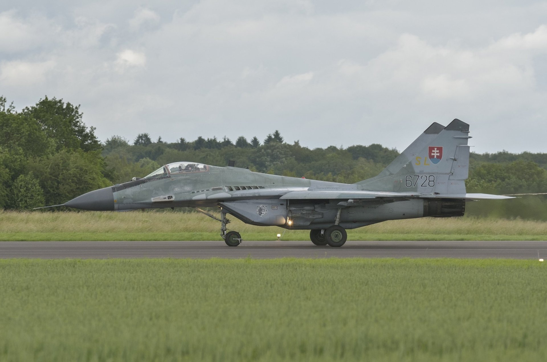 Mikoyan MiG-29 Jet Fighter HD Military Warplane Wallpaper | 2048x1356 ...