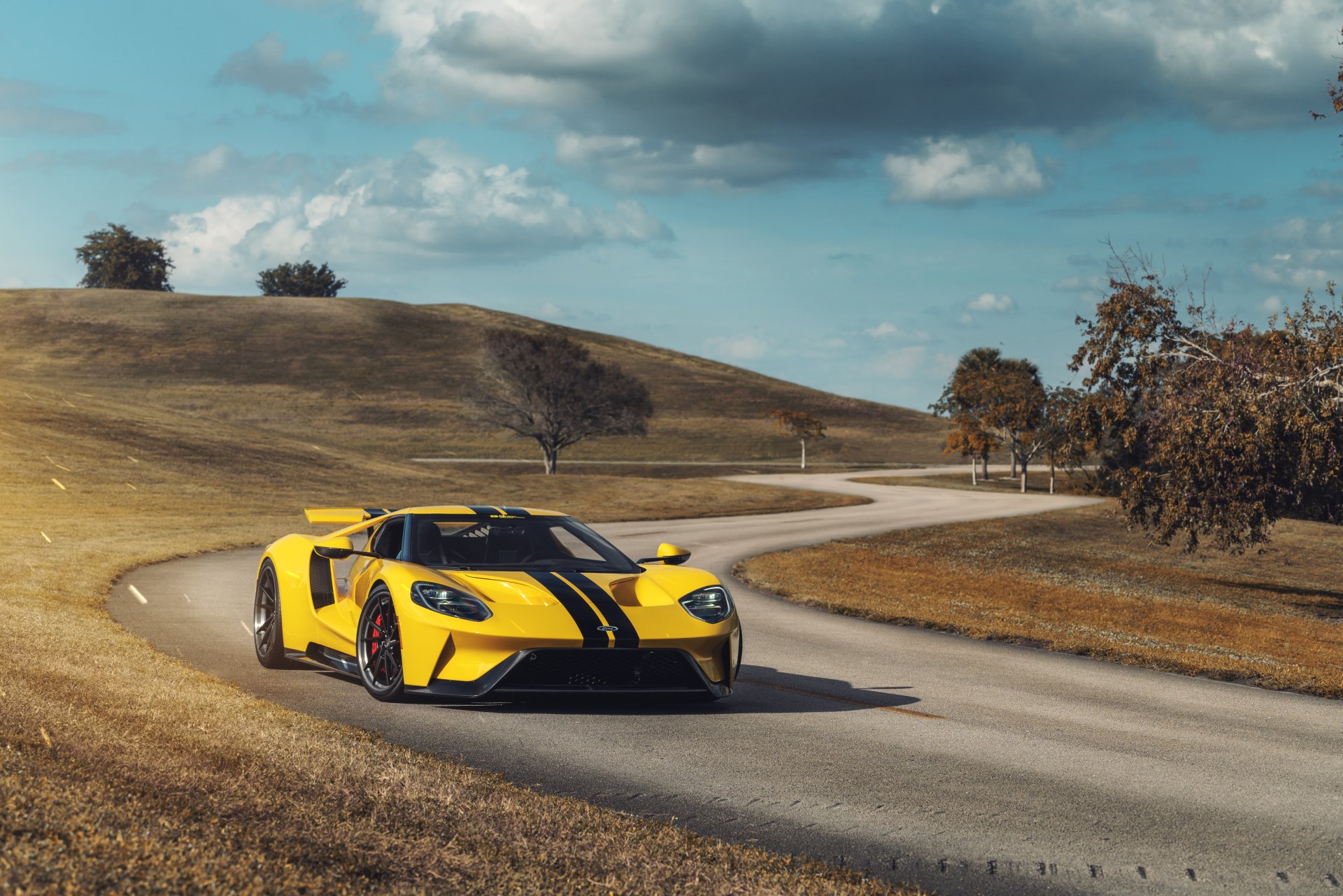 Ford GT in Action: Stunning 8K Ultra HD Vehicle Wallpaper