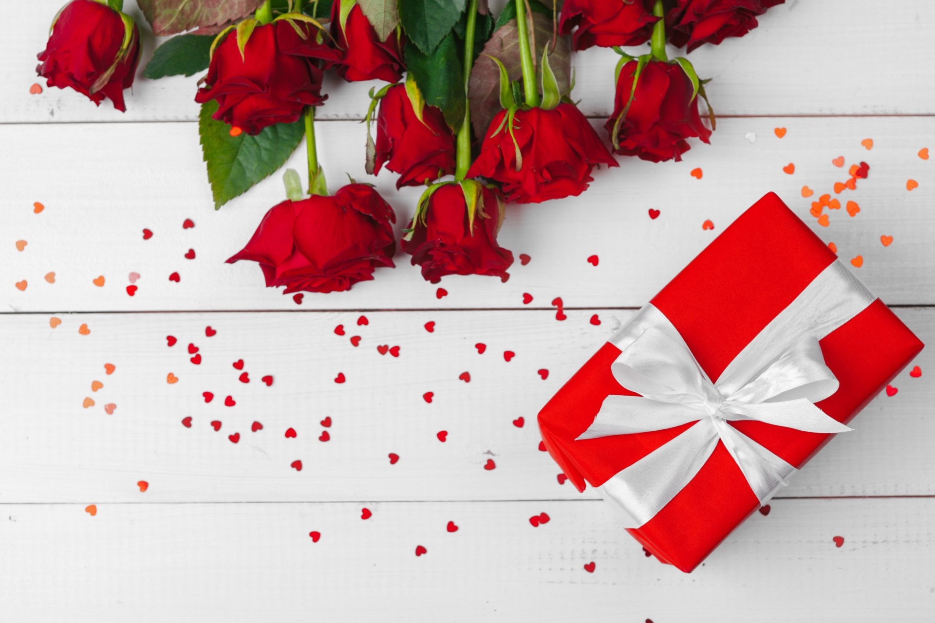 Download Red Flower Rose Gift Holiday Valentine's Day 4k Ultra HD Wallpaper