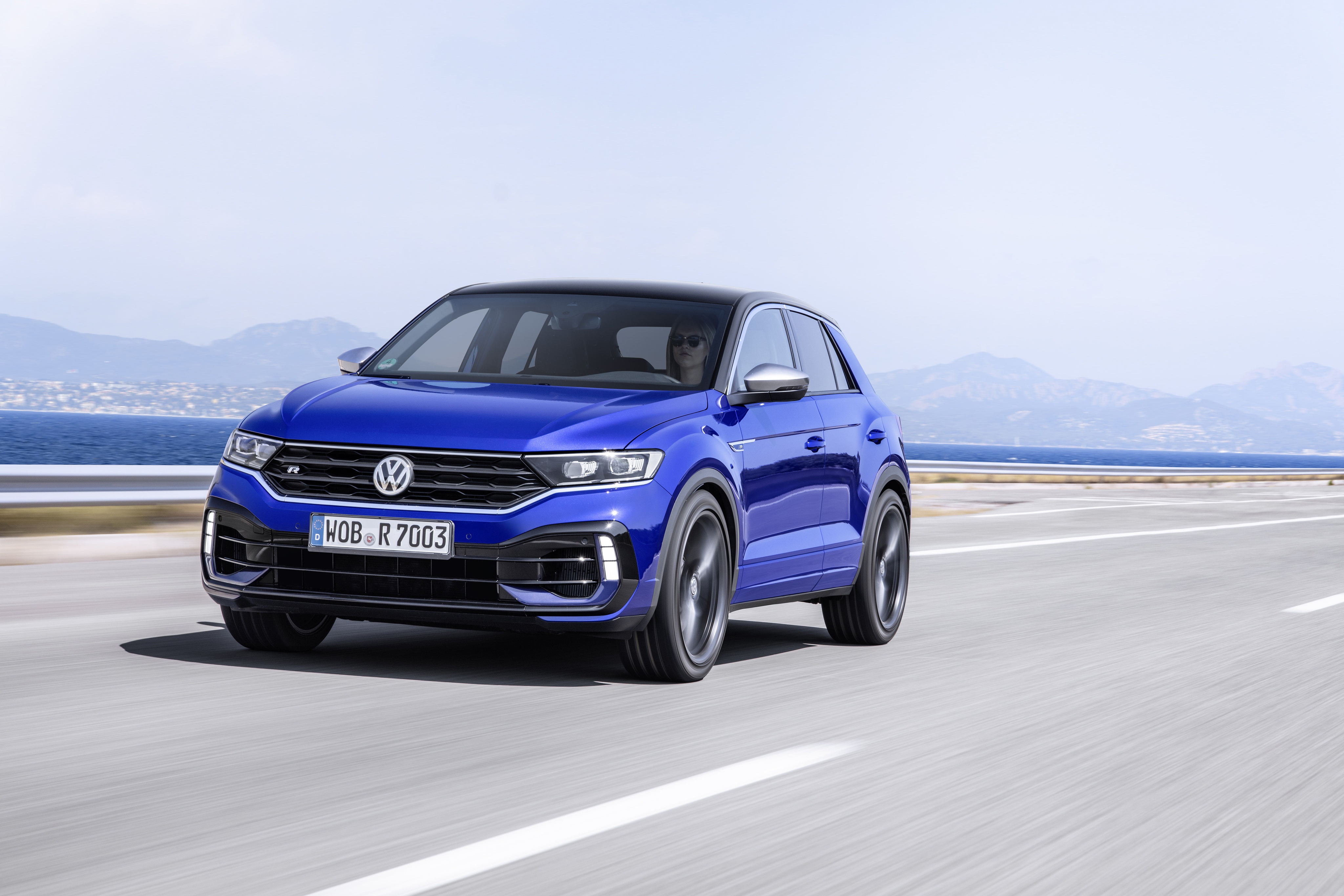 Download Vehicle Volkswagen T-Roc 4k Ultra HD Wallpaper