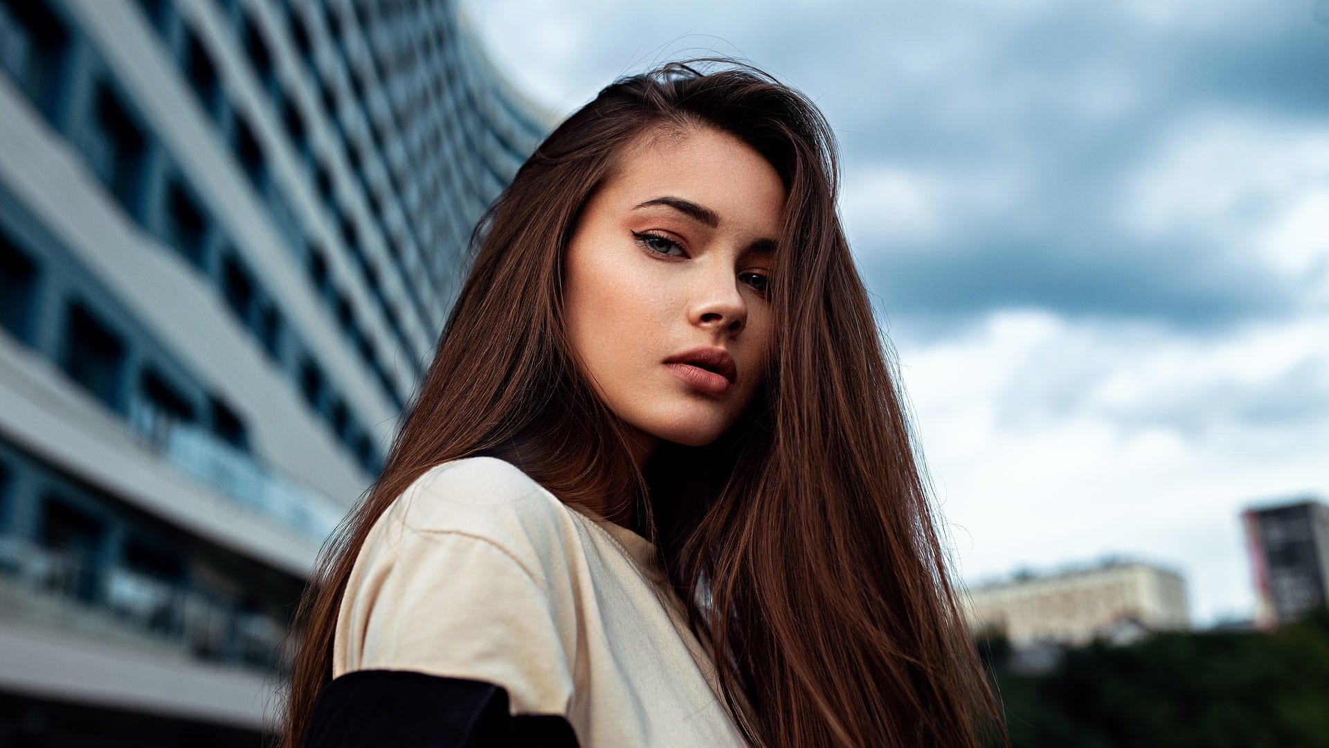 Download Brunette Woman Model HD Wallpaper