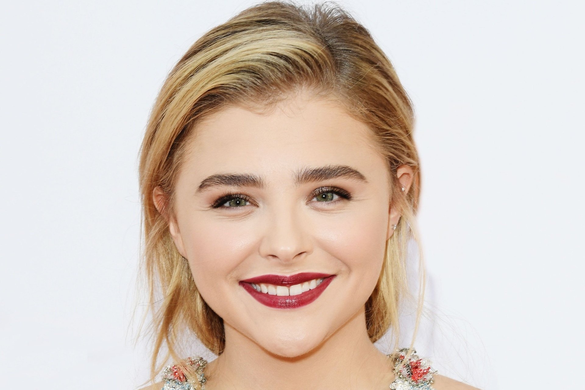 Download Close-up Face Lipstick Blonde American Actress Smile Celebrity ...