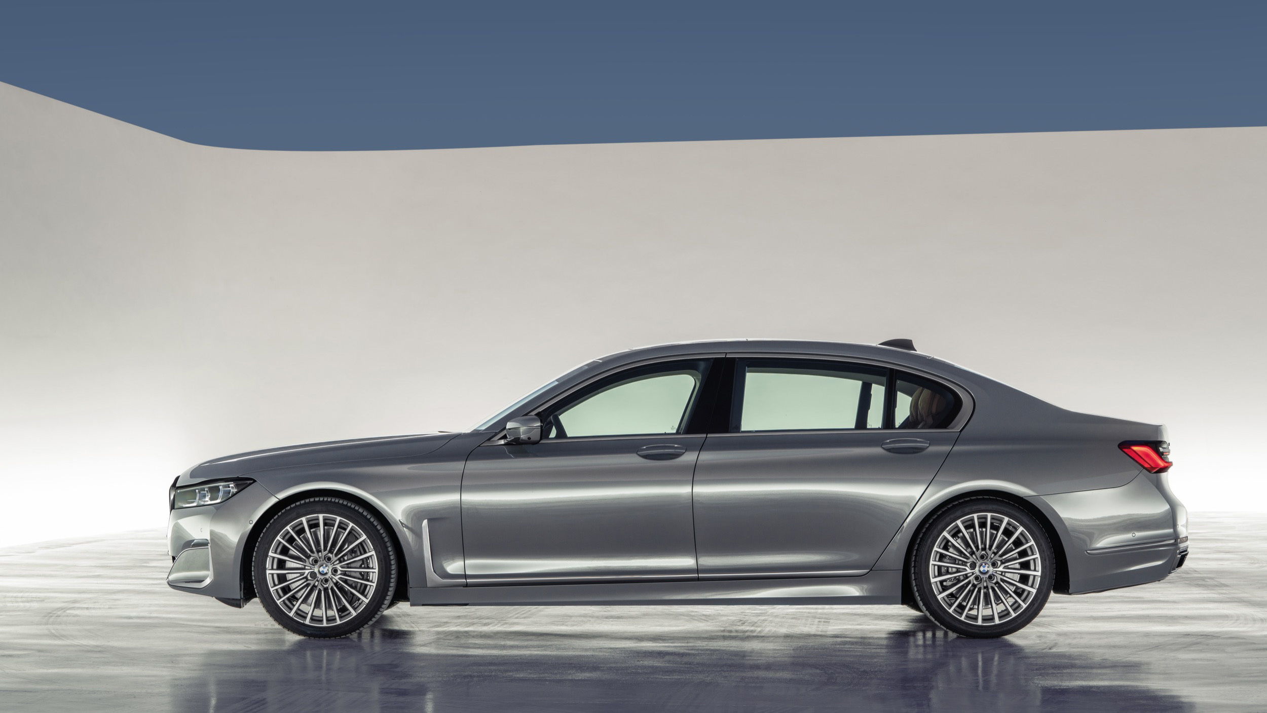 Download Silver Car Car BMW Vehicle BMW 7 Series HD Wallpaper