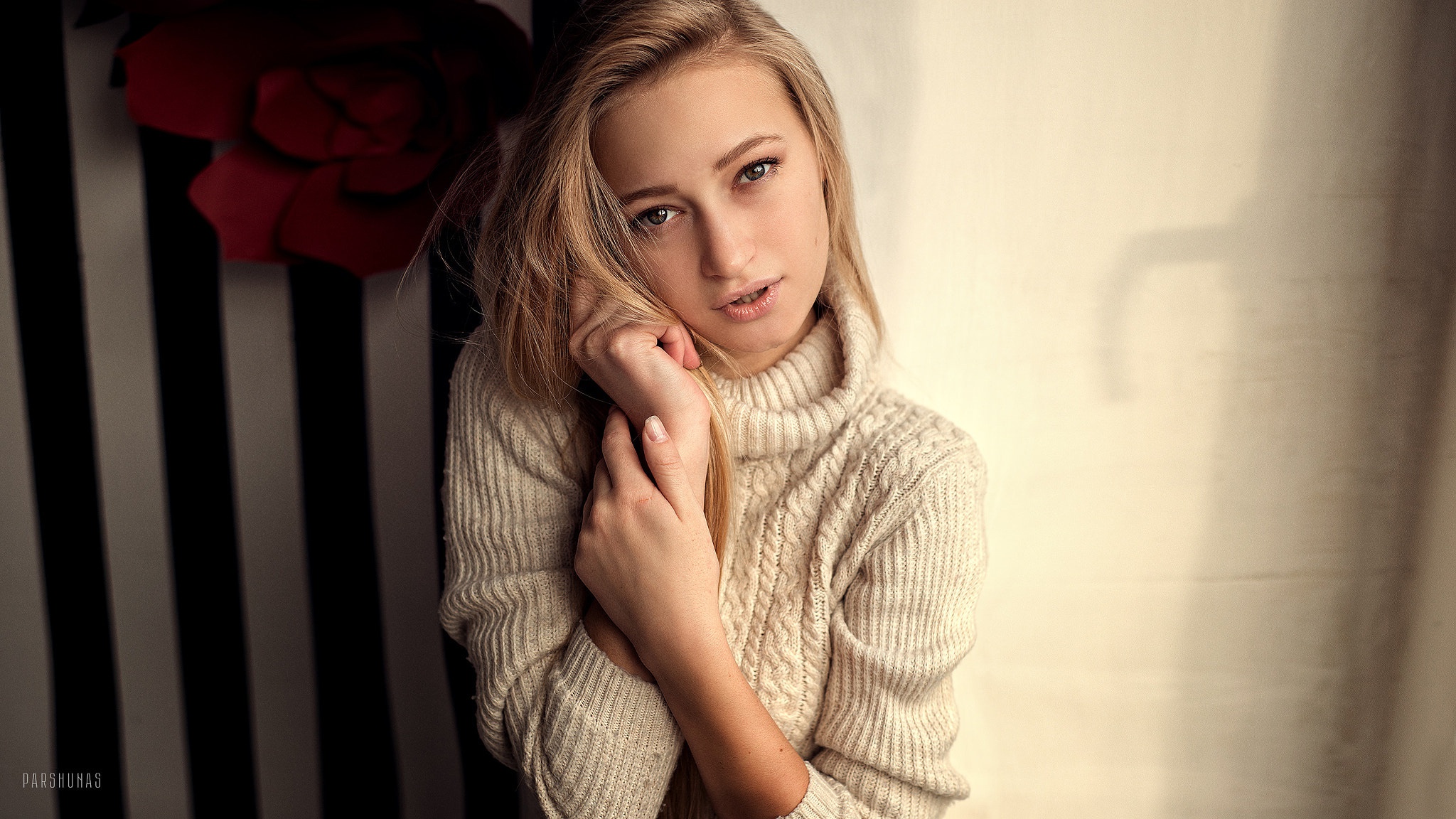 Download Blonde Woman Model Hd Wallpaper By Anton Parshunas