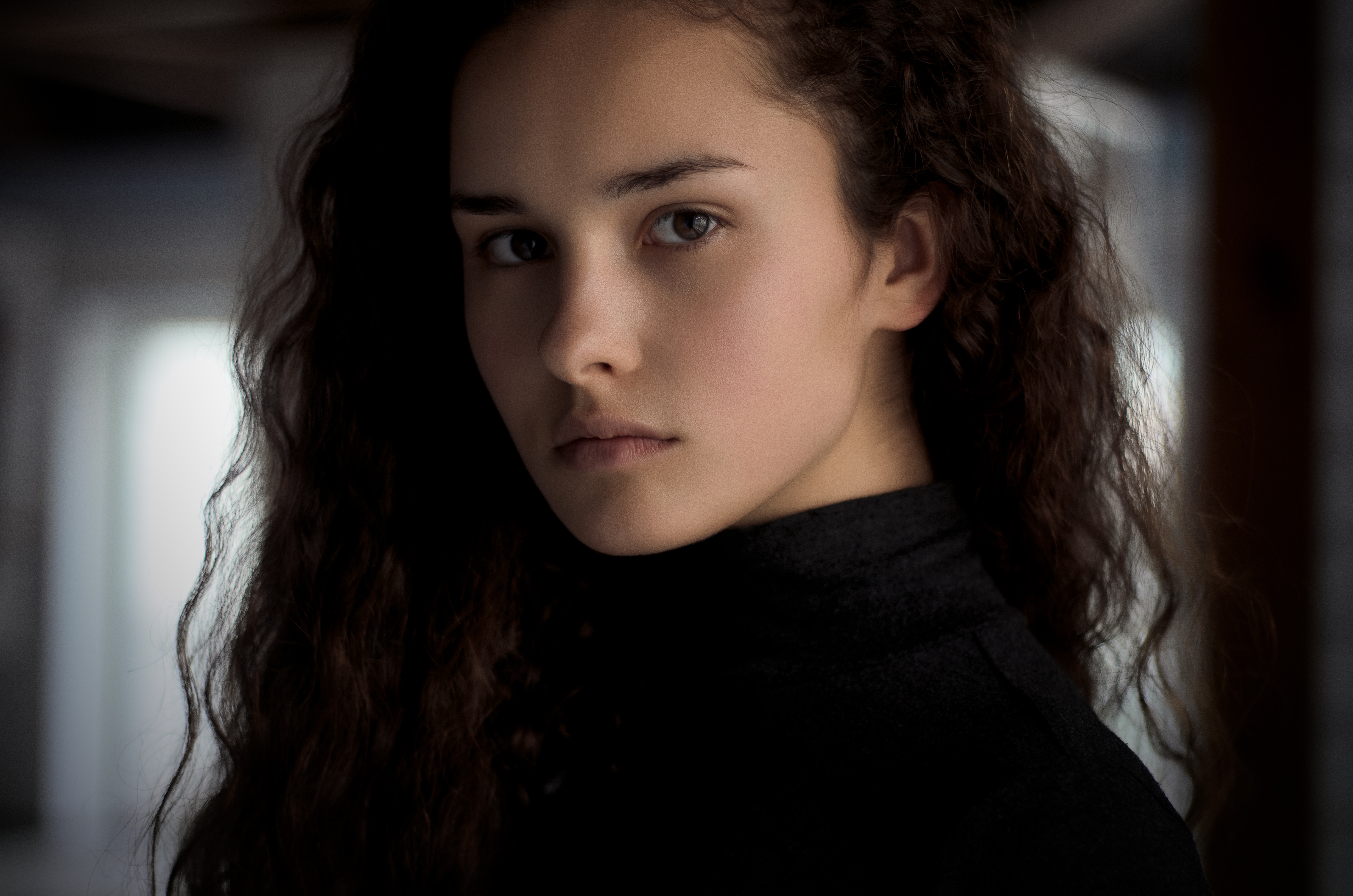 Download Brunette Face Woman Model 4k Ultra HD Wallpaper