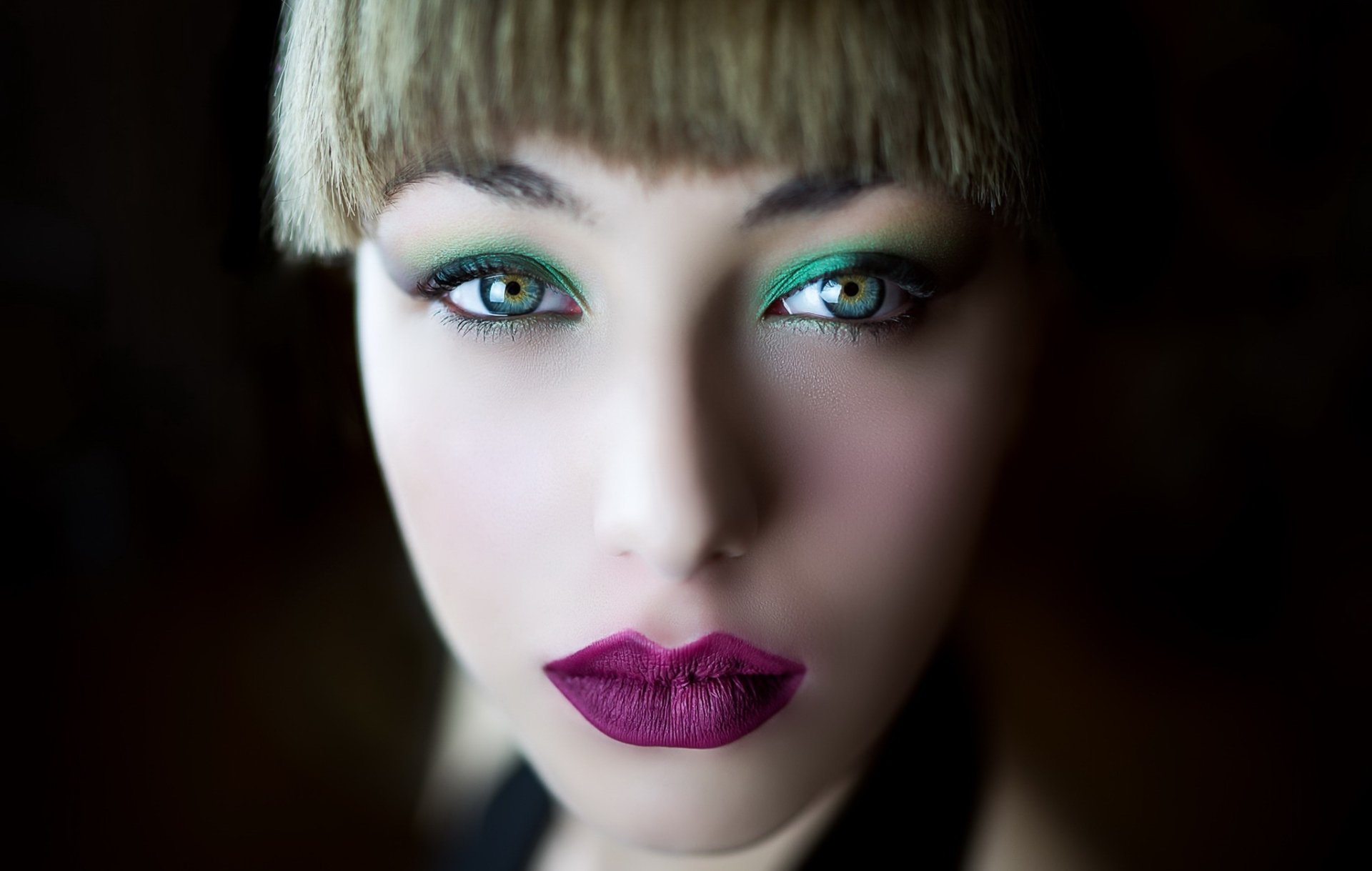 Download Woman Face HD Wallpaper