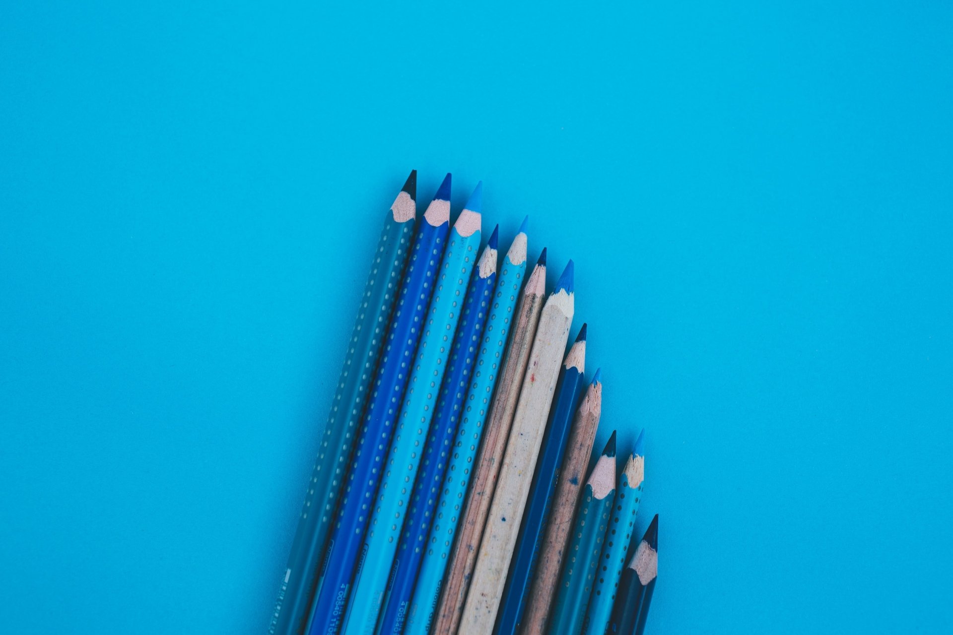 Vibrant Pencil Harmony: HD Photography Wallpaper