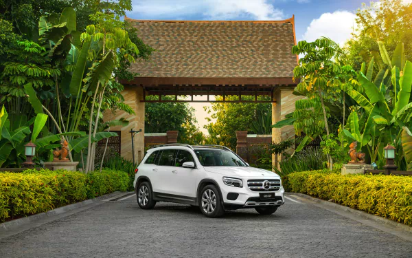 Download Vehicle Mercedes-Benz GLB-Class 4k Ultra HD Wallpaper