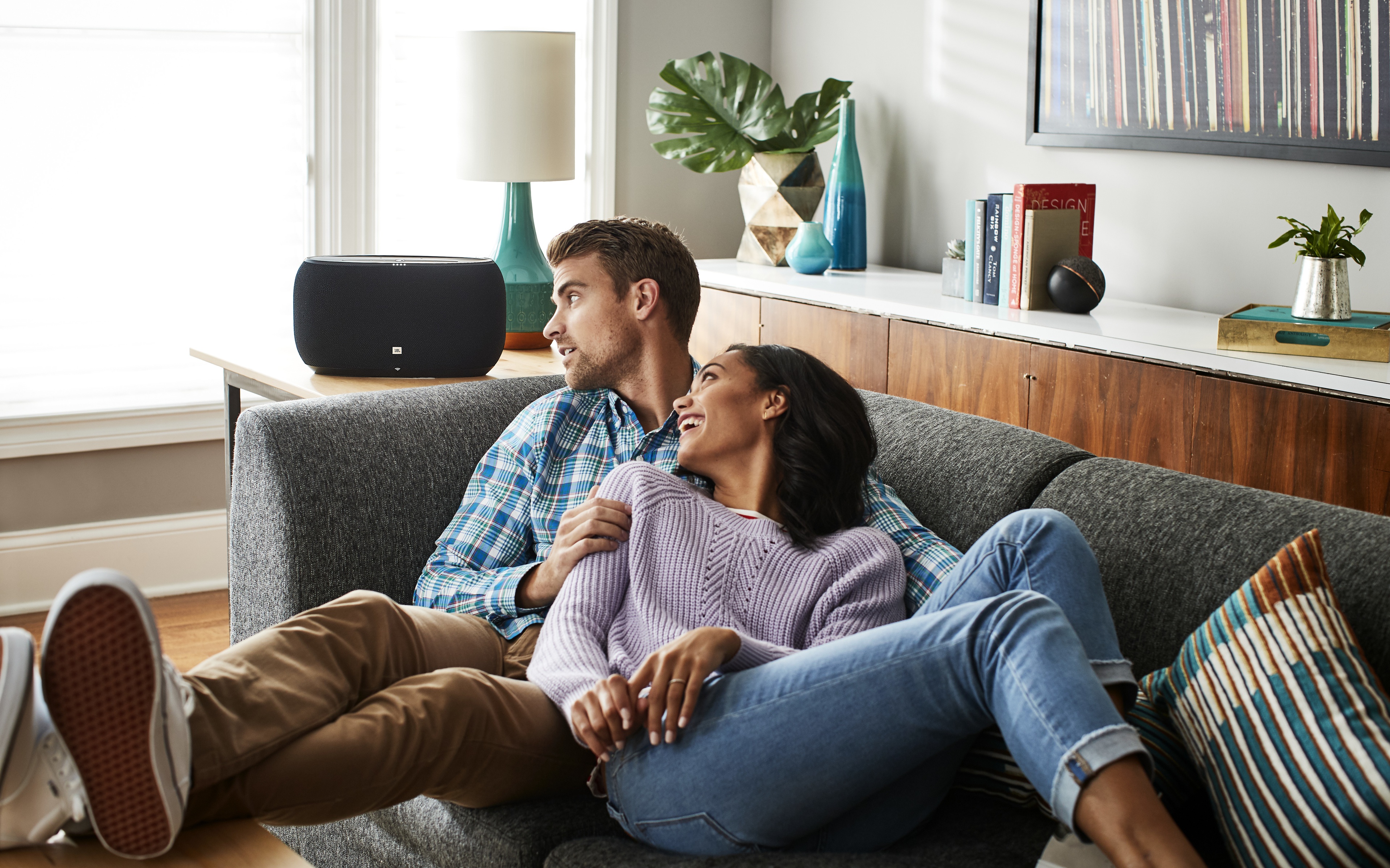 Download Mood Couple Sofa Photography Love 4k Ultra HD Wallpaper