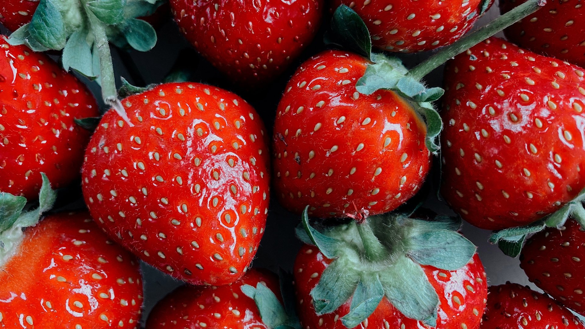 Download Berry Macro Food Strawberry 4k Ultra HD Wallpaper | 3840x2160 ...