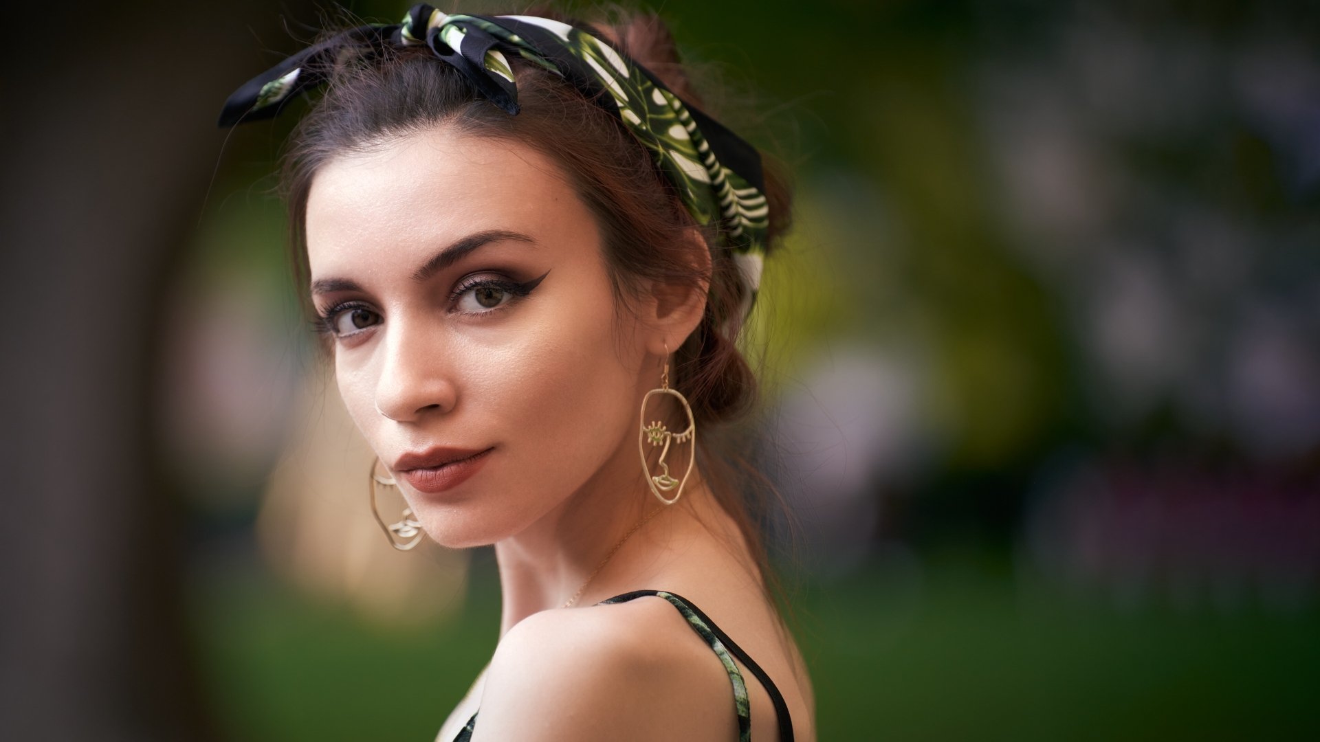 Download Brunette Lipstick Model Woman Face 4k Ultra HD Wallpaper