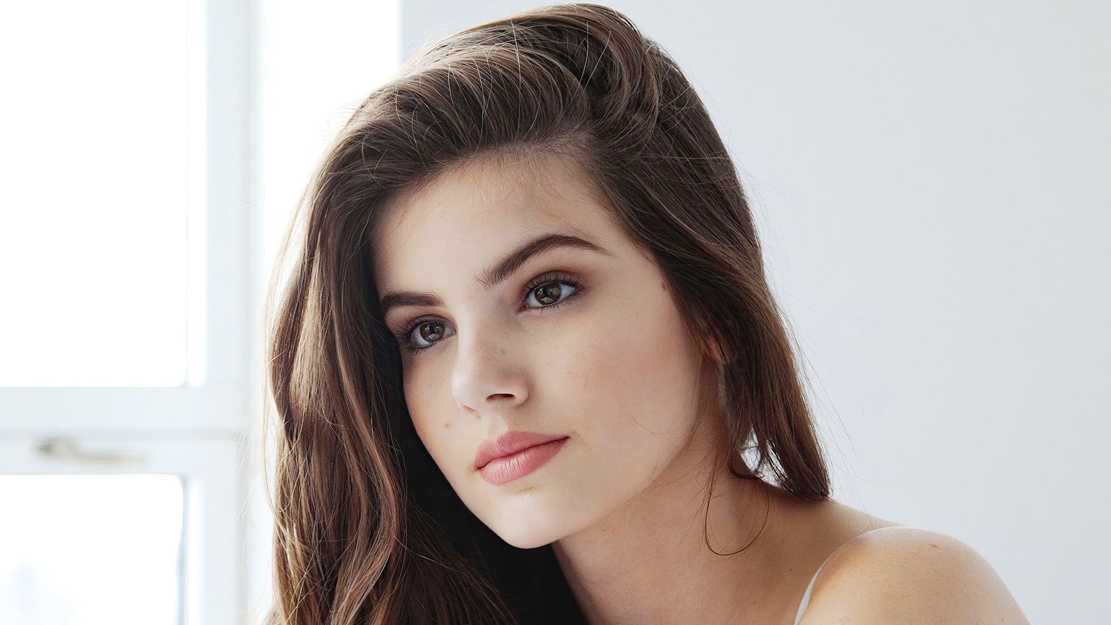 Download Actress Face Brunette Woman Camila Queiroz HD Wallpaper