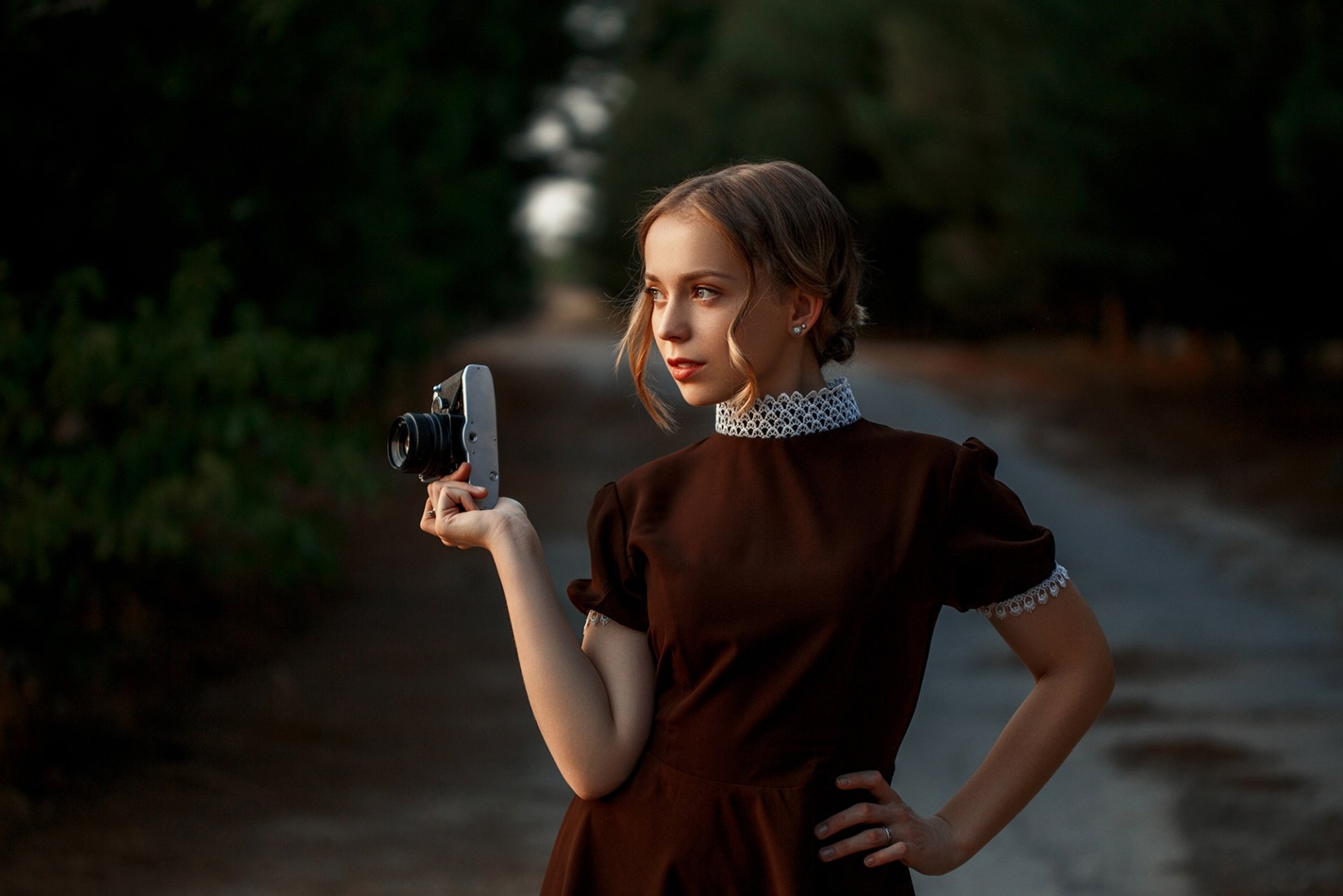 Download Depth Of Field Camera Woman Model HD Wallpaper
