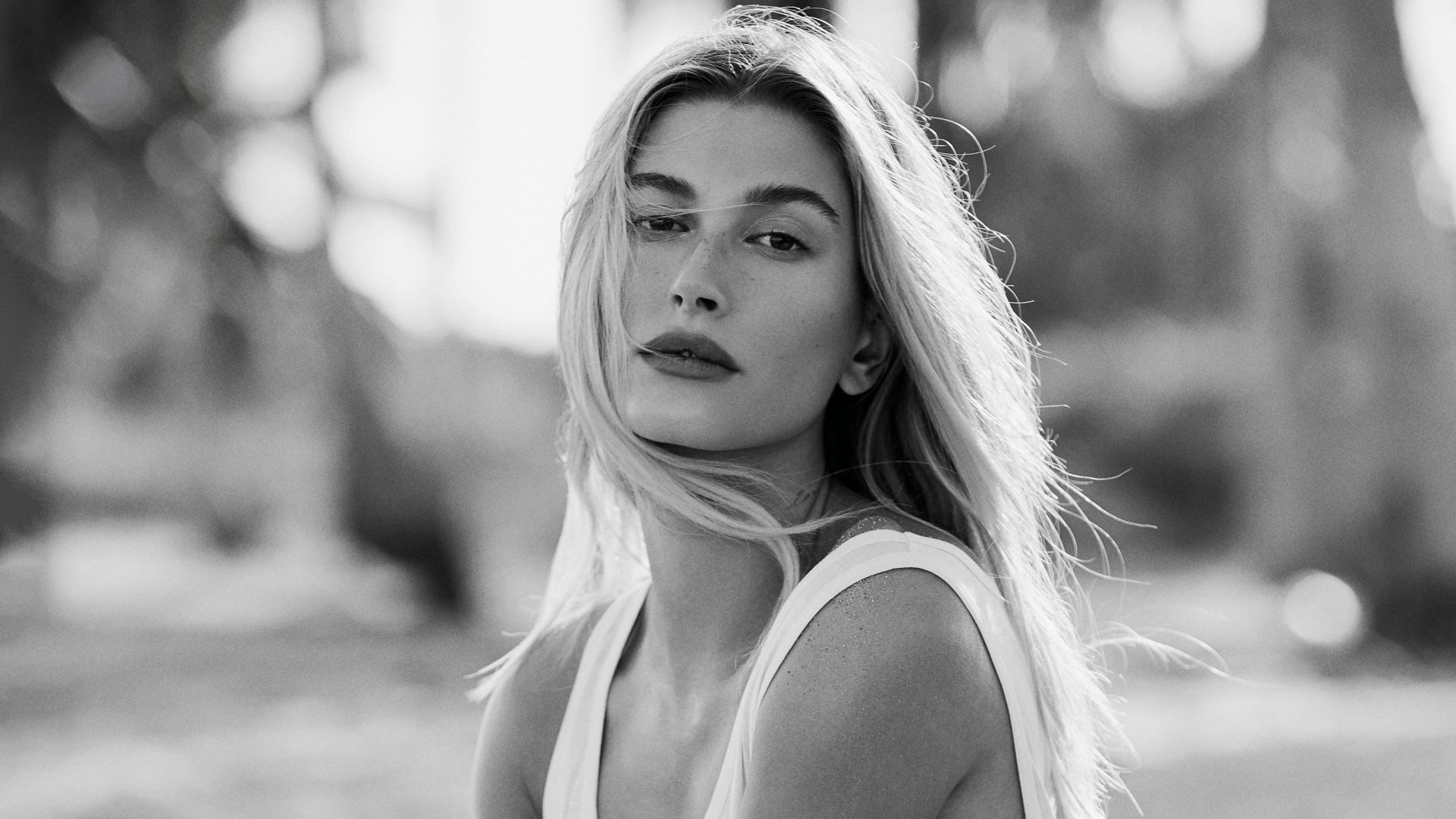 Download Depth Of Field American Black & White Model Celebrity Hailey Baldwin 4k Ultra HD Wallpaper