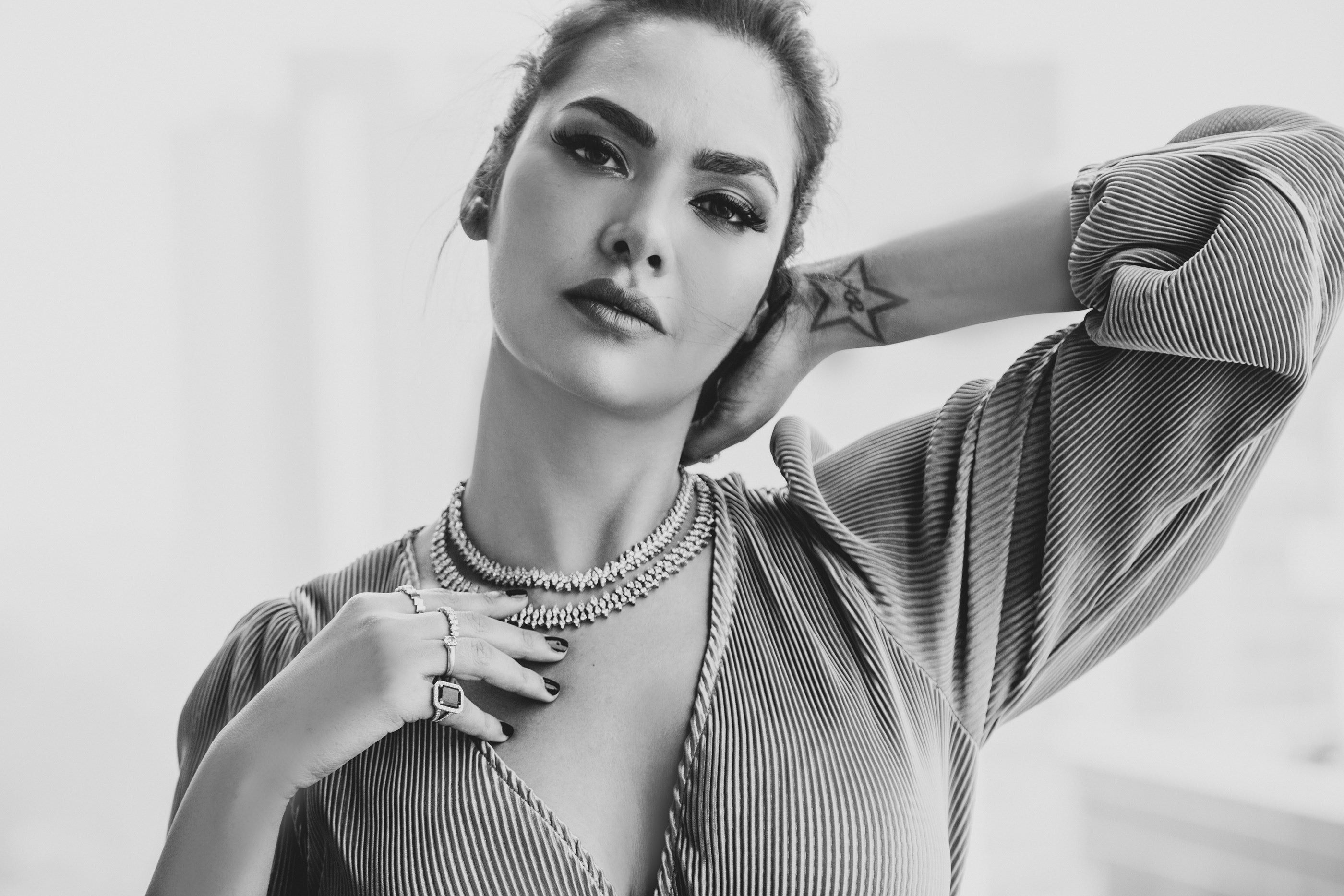 Esha Gupta HD Wallpaper