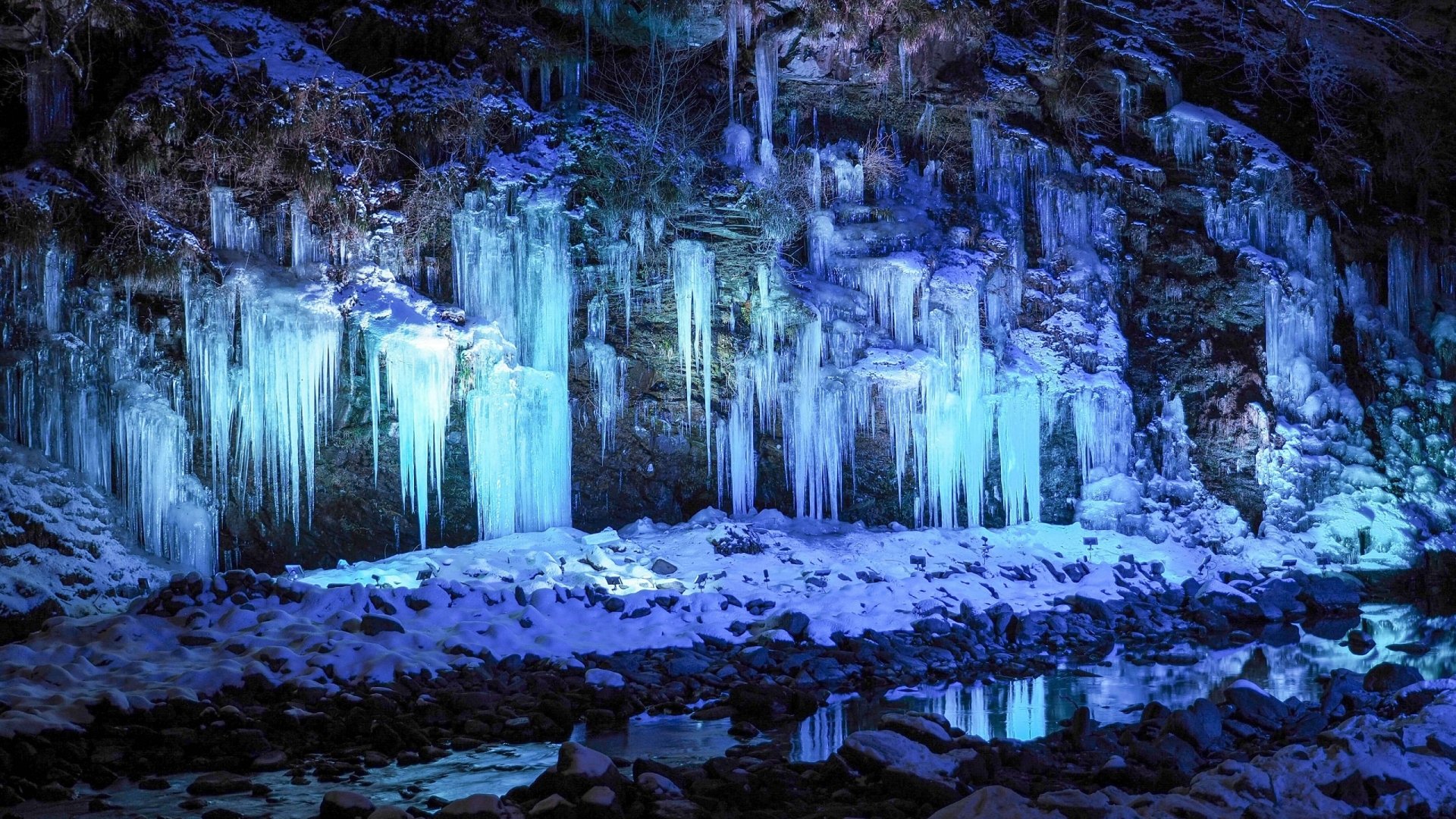 Frozen Stalactite Cathedral — Nature 2K Quad HD Wallpaper