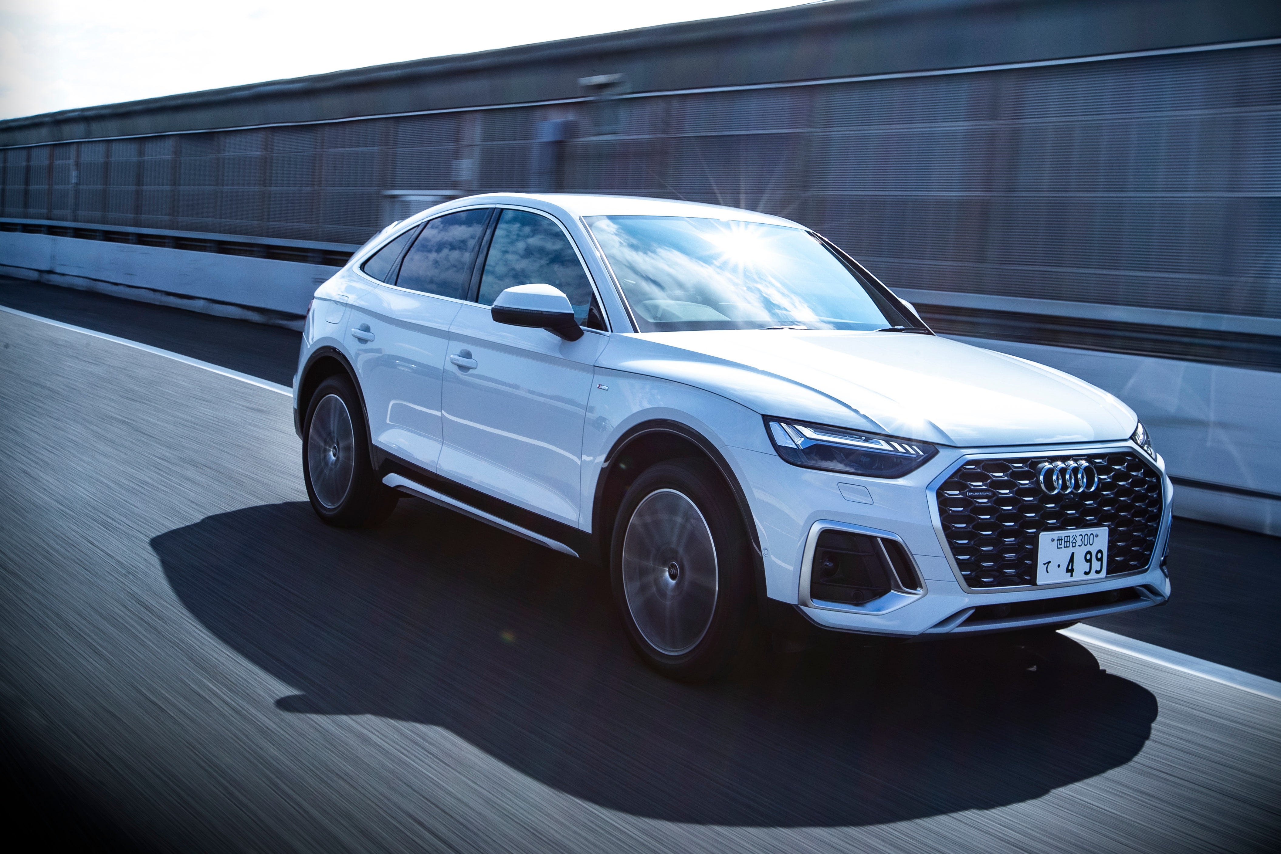 White Audi Q5 Sportback 40 TDI quattro S line
