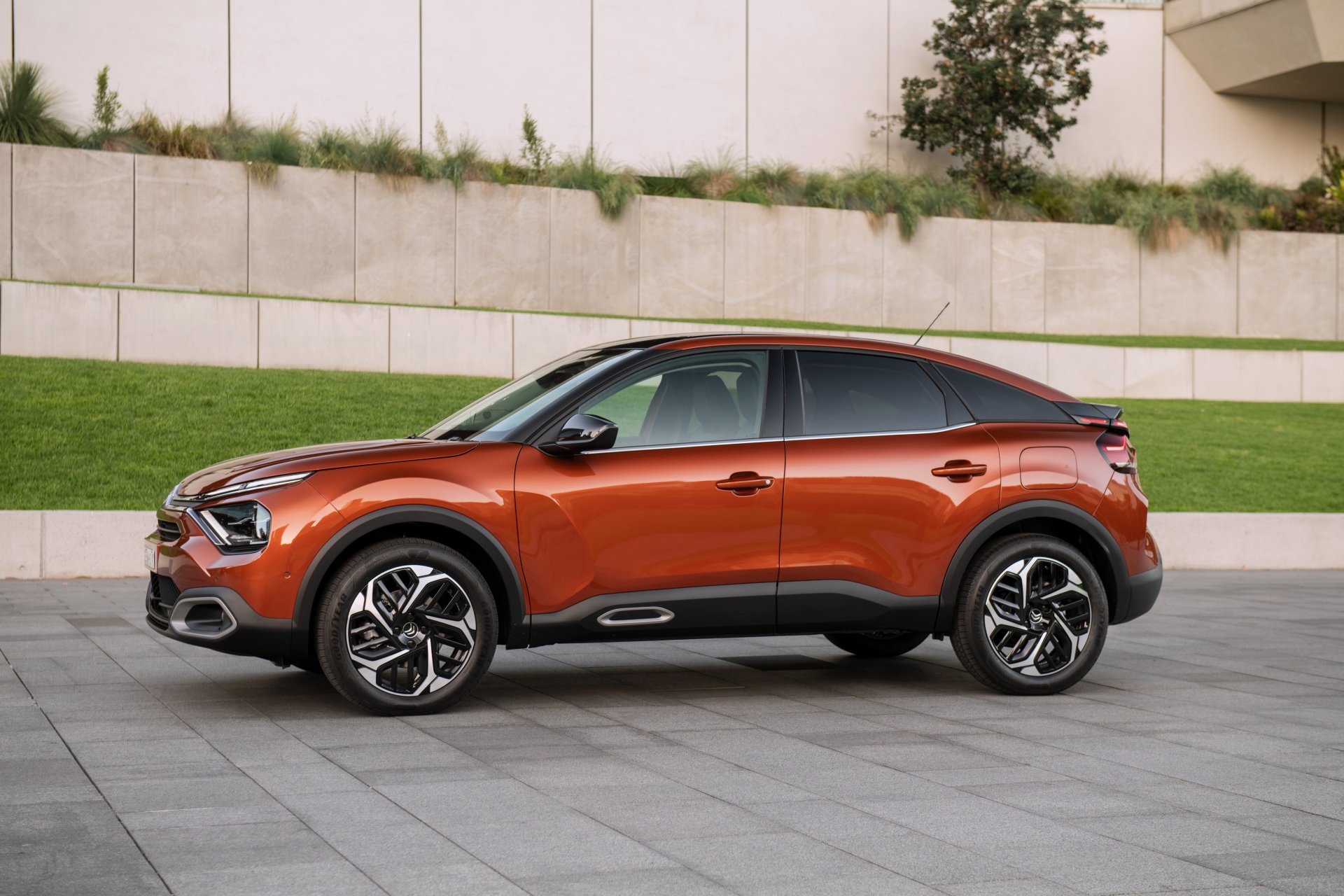 Download SUV Vehicle Citroen C4 4k Ultra HD Wallpaper