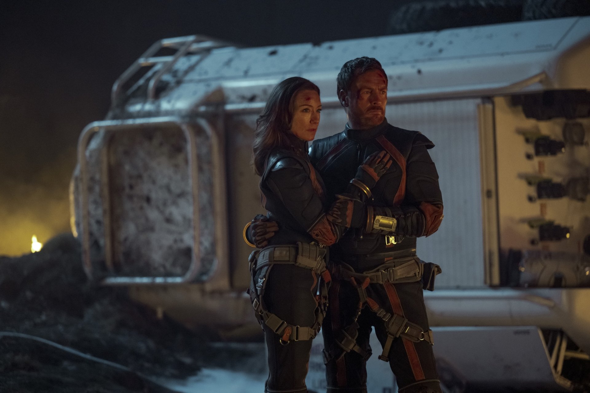 Download Maureen Robinson Molly Parker Toby Stephens John Robinson TV ...