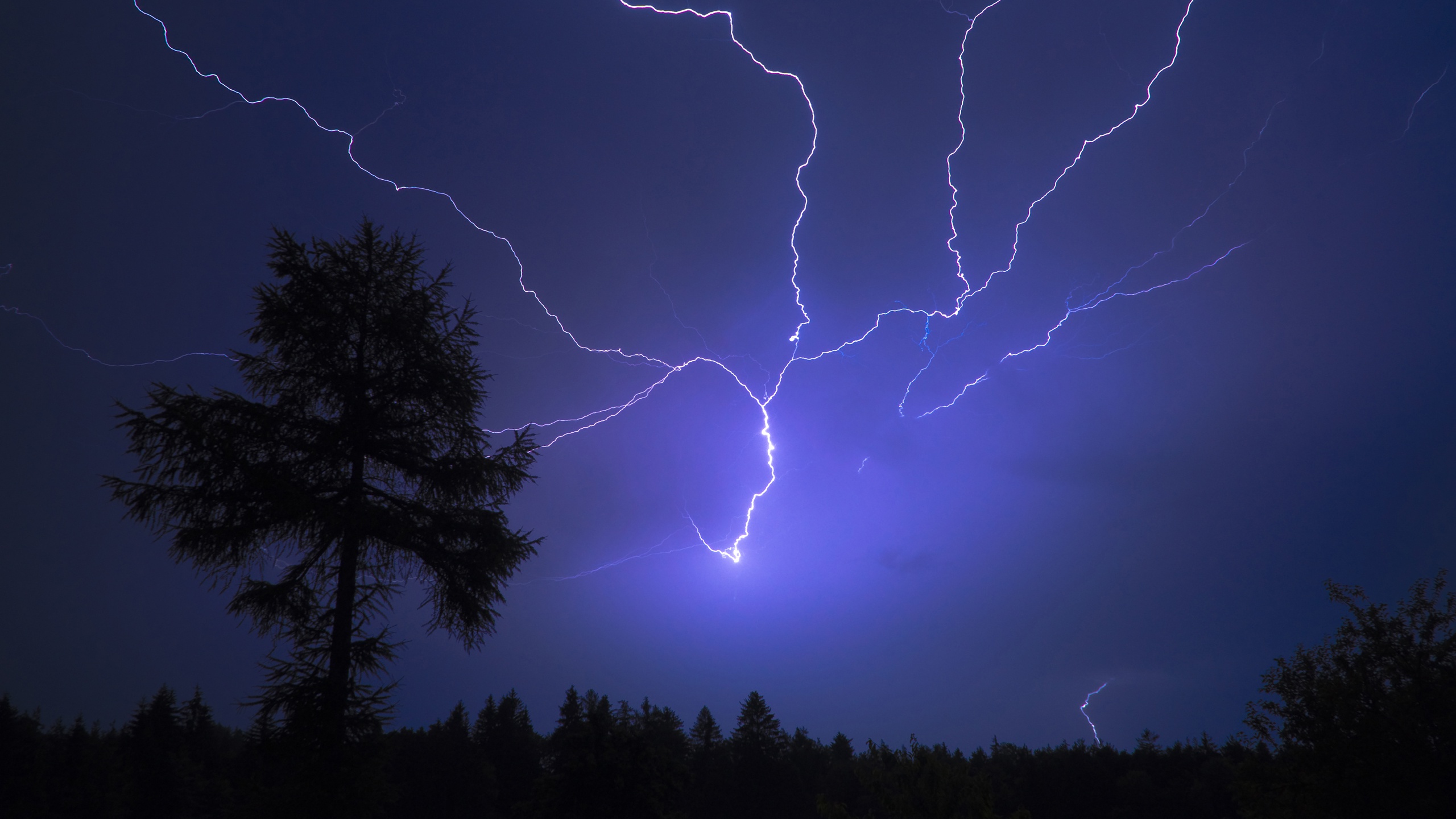HD Night Sky Lightning: Stunning Storm Photography Wallpaper