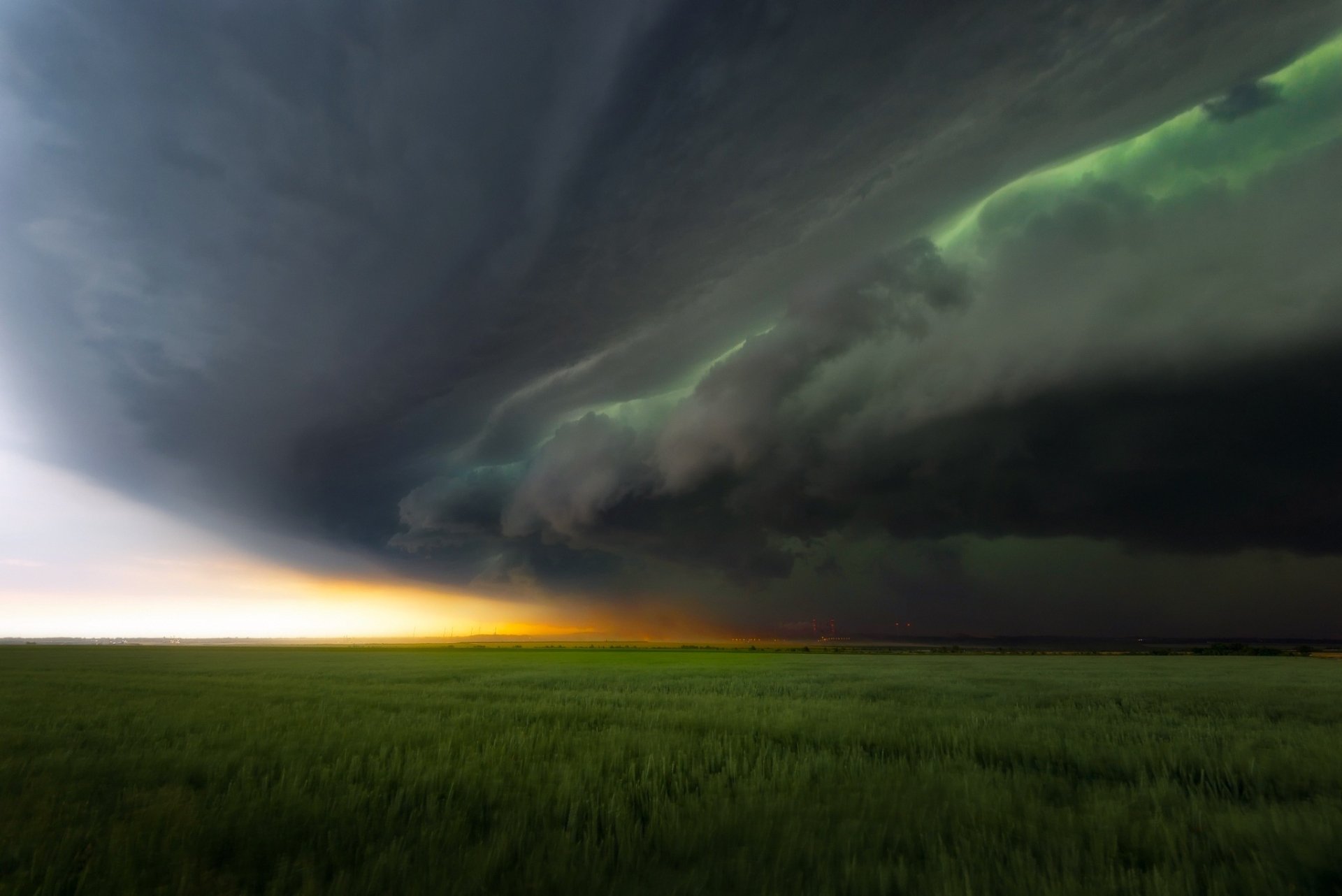 Emerald Stormfront — HD Cloud & Nature Wallpaper | 2048x1367 ...