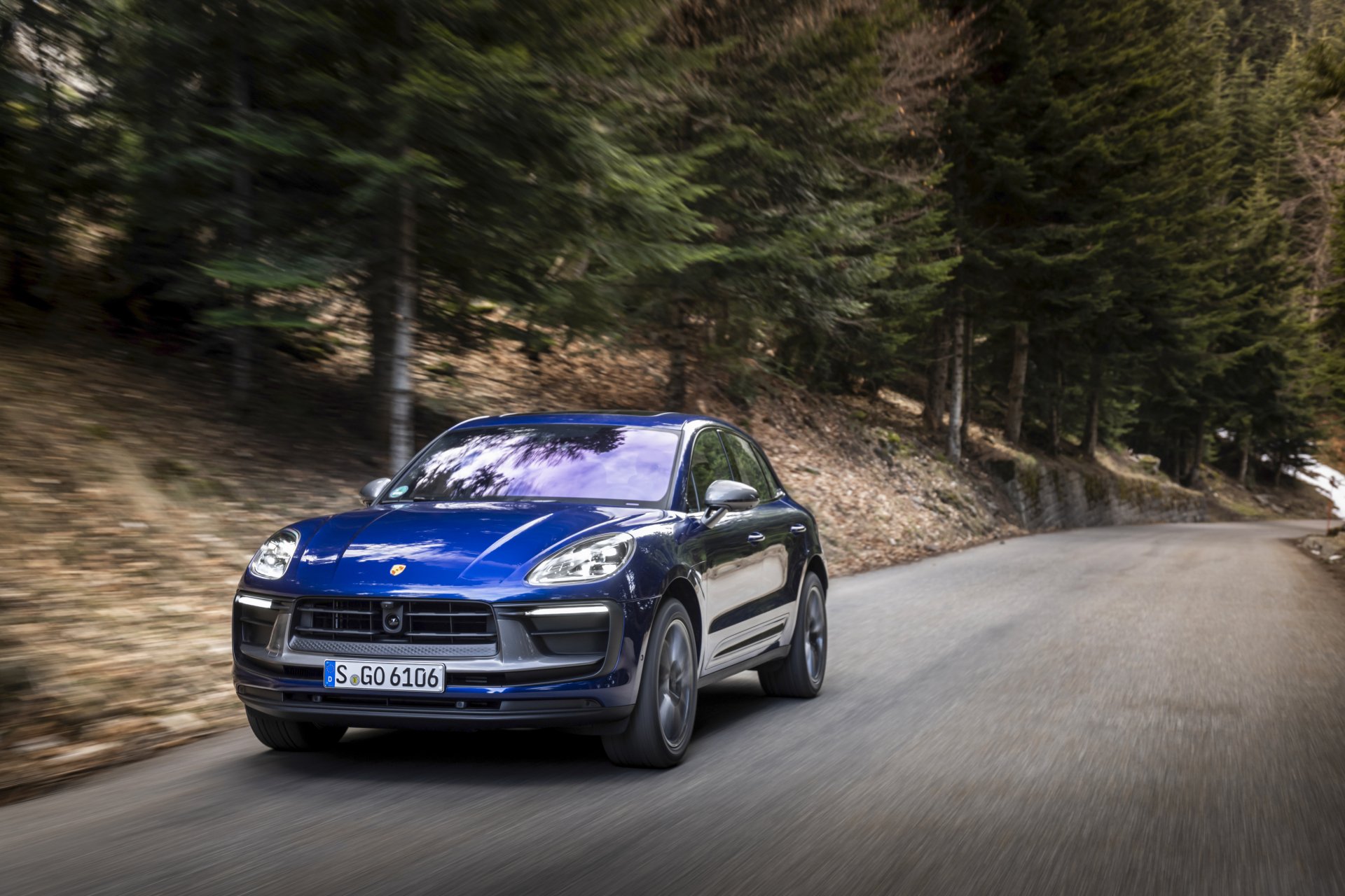 Download Vehicle Porsche Macan Turbo 4k Ultra HD Wallpaper