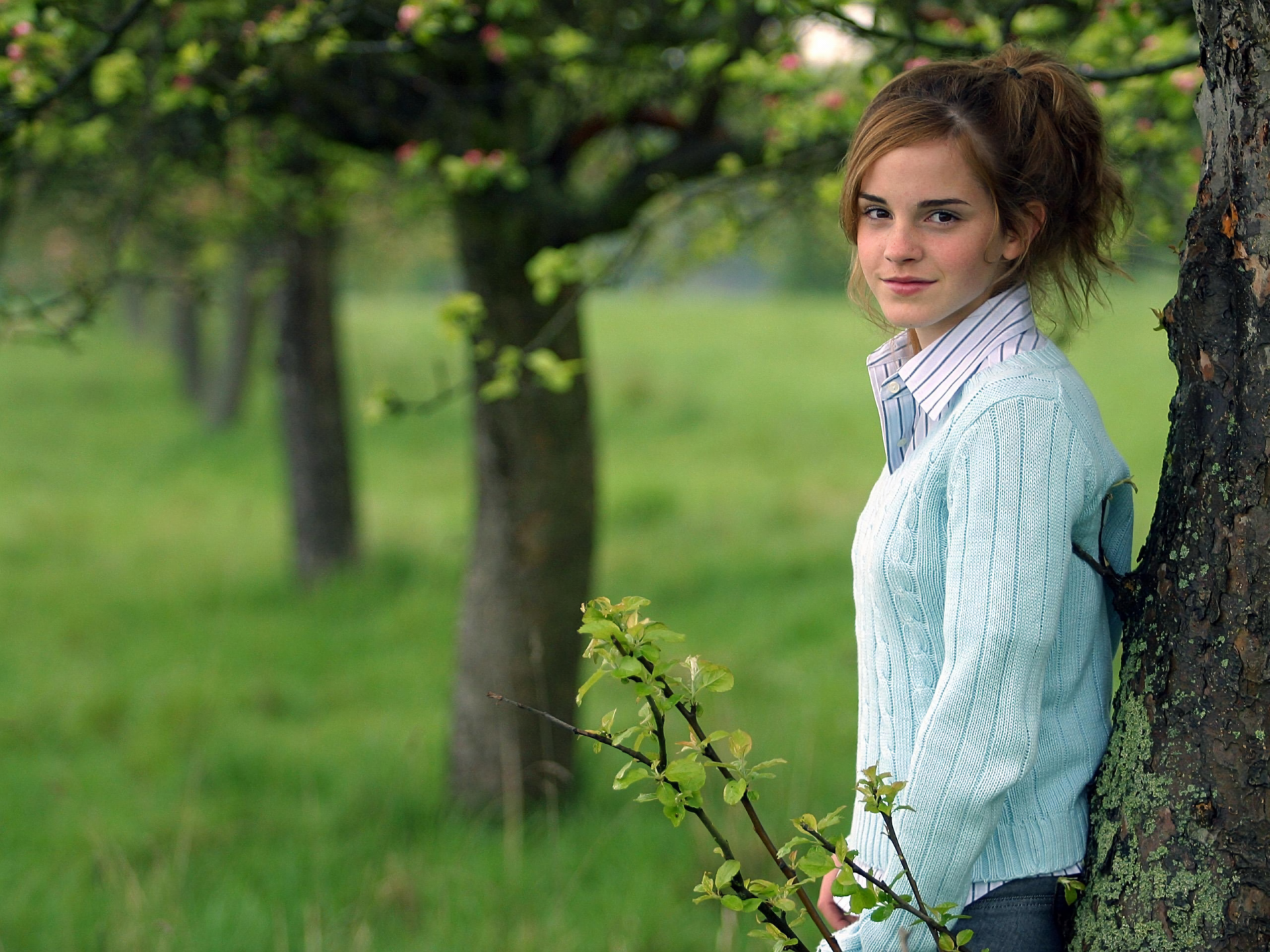Emma Watson Stunning HD Celebrity Wallpaper | 2560x1920 | Wallpaper Abyss