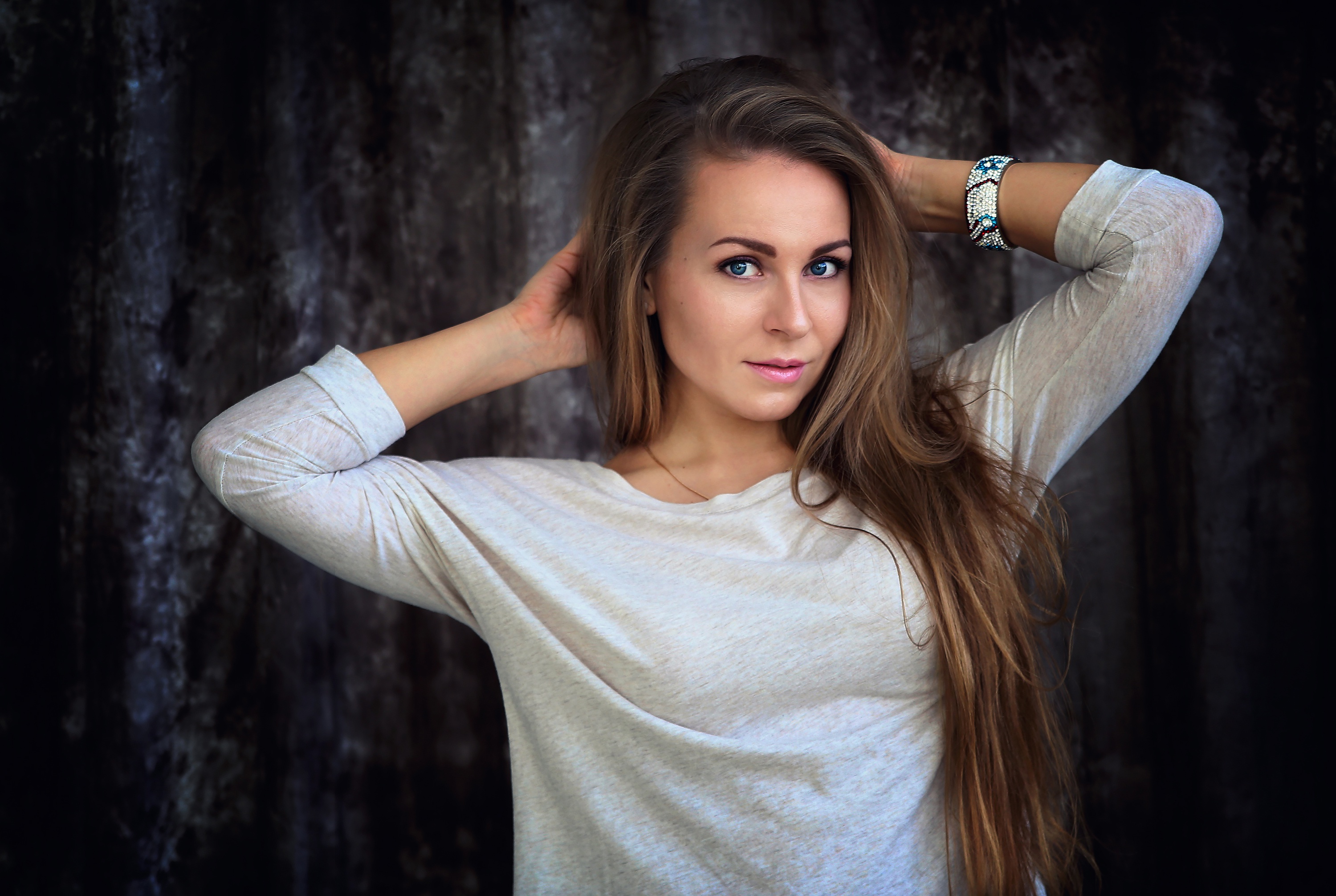 Download Woman Model HD Wallpaper