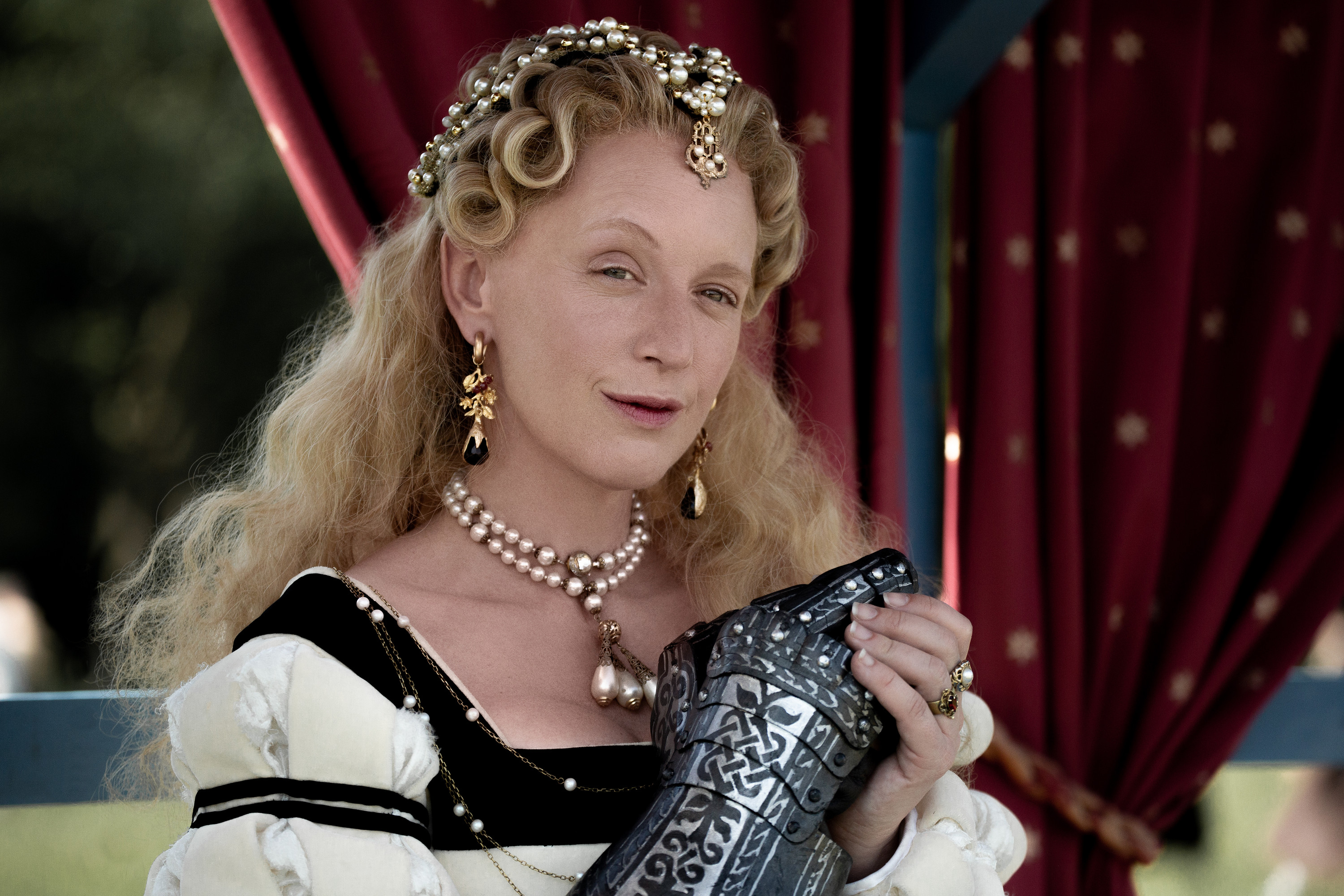 TV Show The Serpent Queen HD Wallpaper