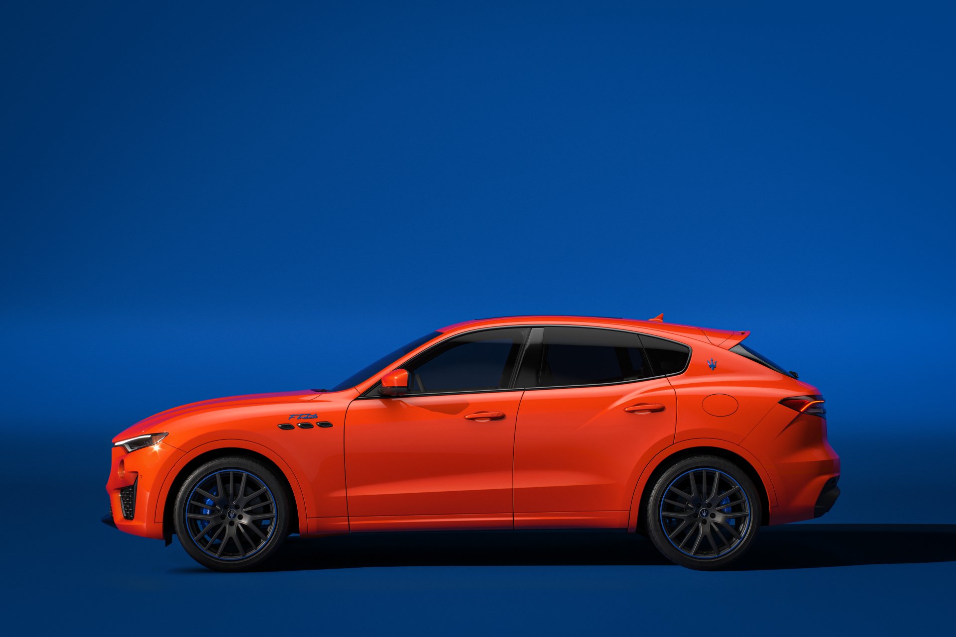 Download Vehicle Maserati Levante 8k Ultra HD Wallpaper