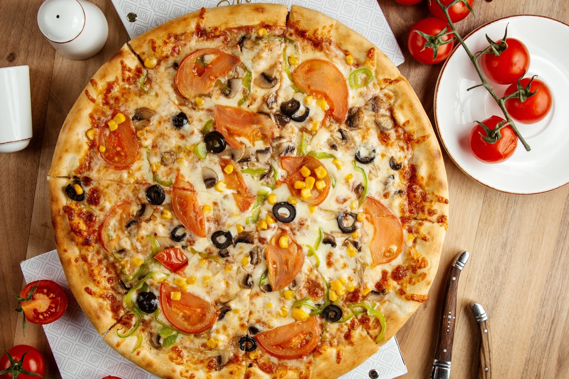 4K Ultra HD Loaded Pizza Feast Wallpaper
