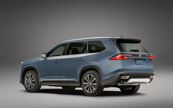 Toyota Grand Highlander Wallpapers