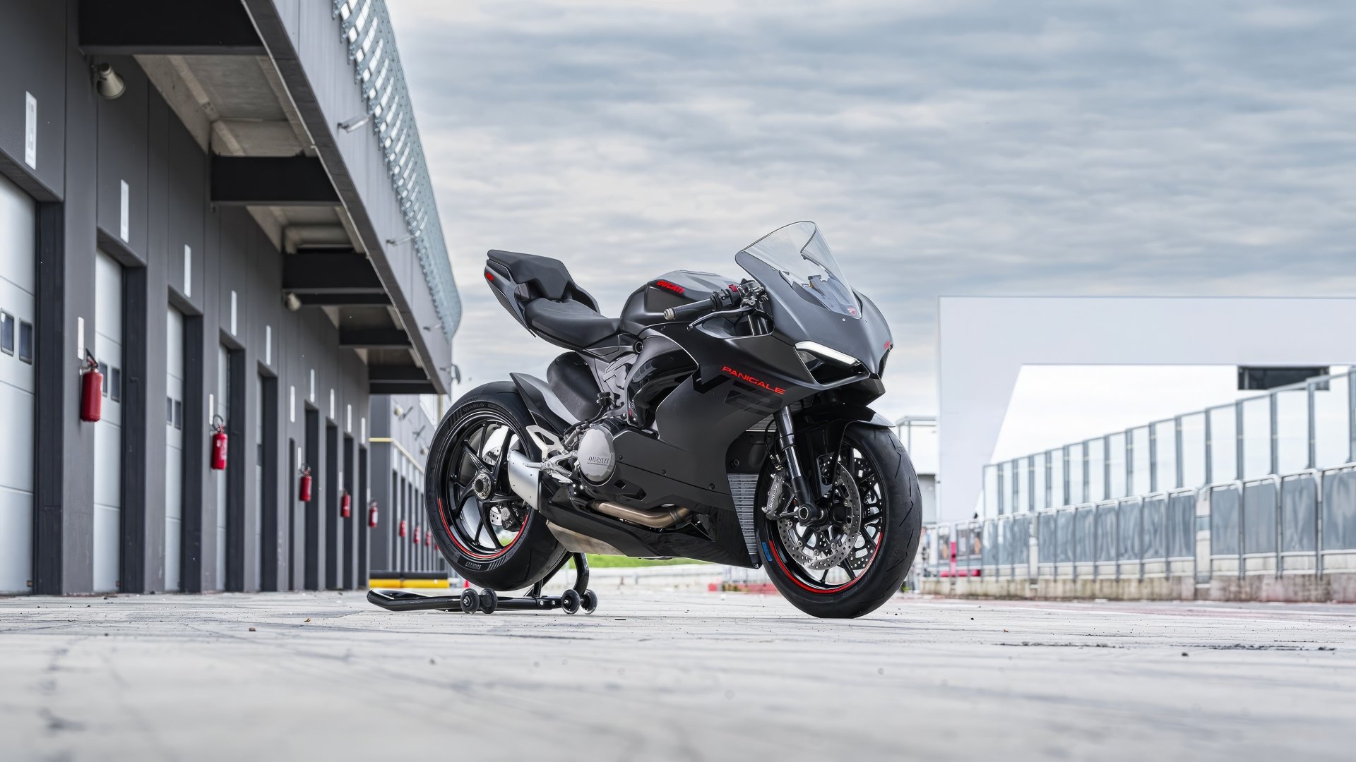 Ducati Panigale V2 HD Wallpaper - Exquisite Sports Bike Background
