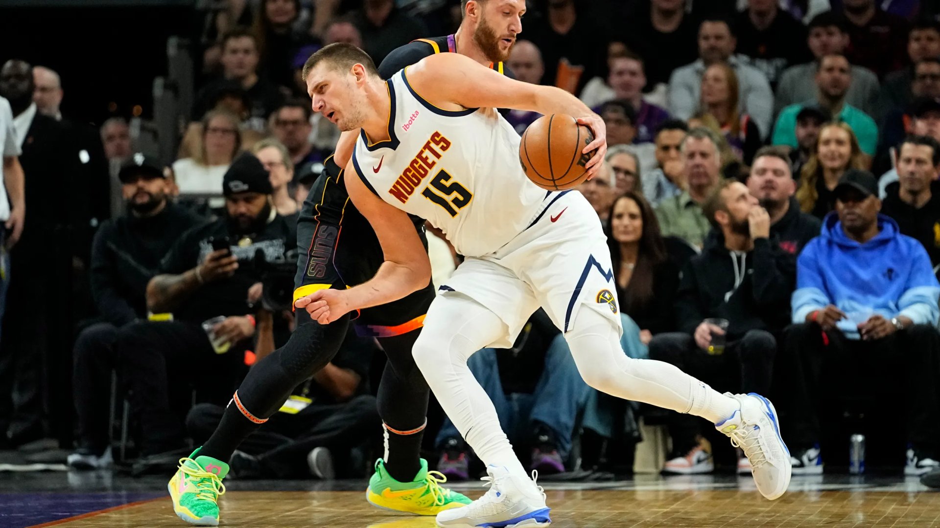 Denver Nuggets NBA Action: Nikola Jokić HD Wallpaper
