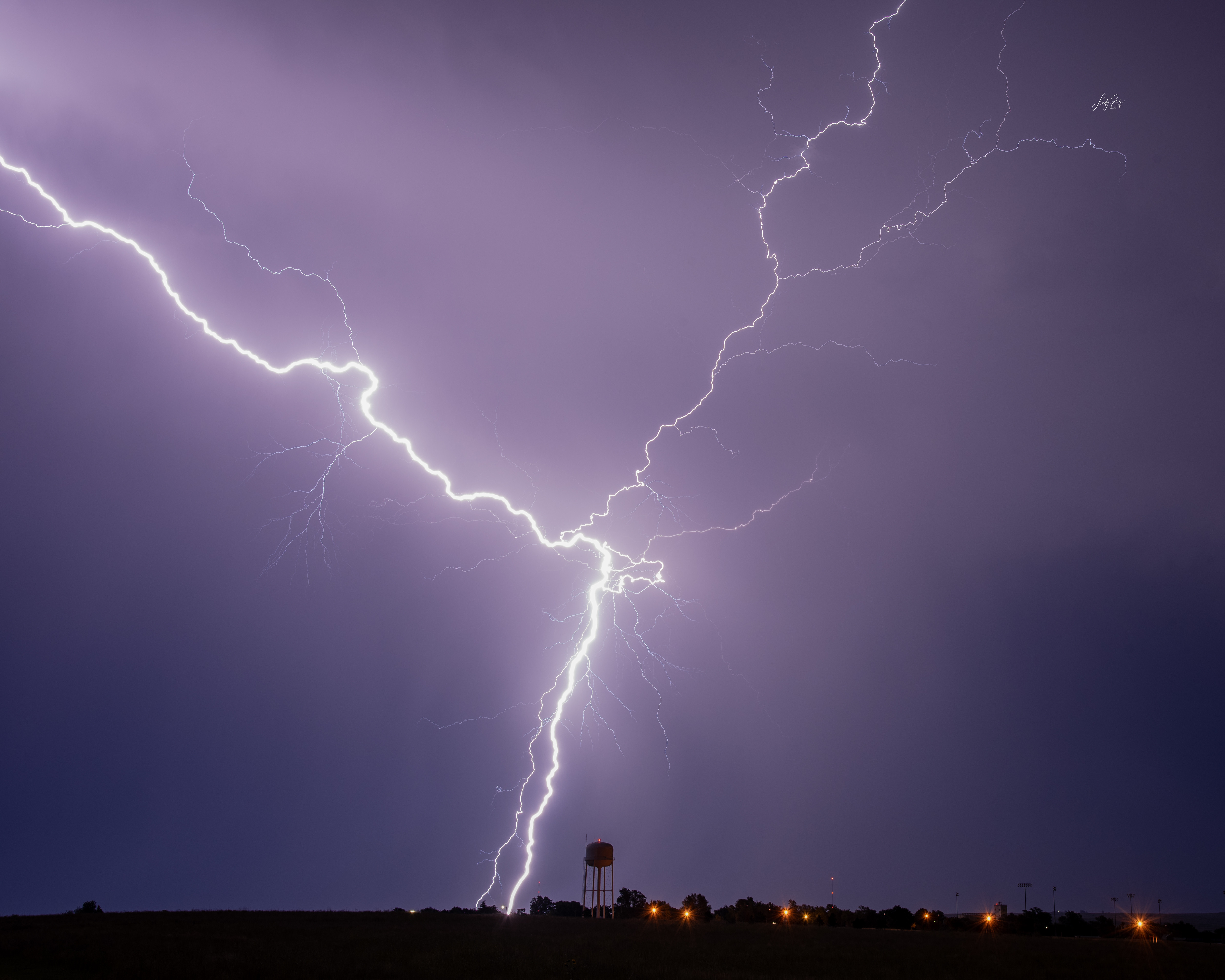 Download Lightning 4k Ultra HD Wallpaper