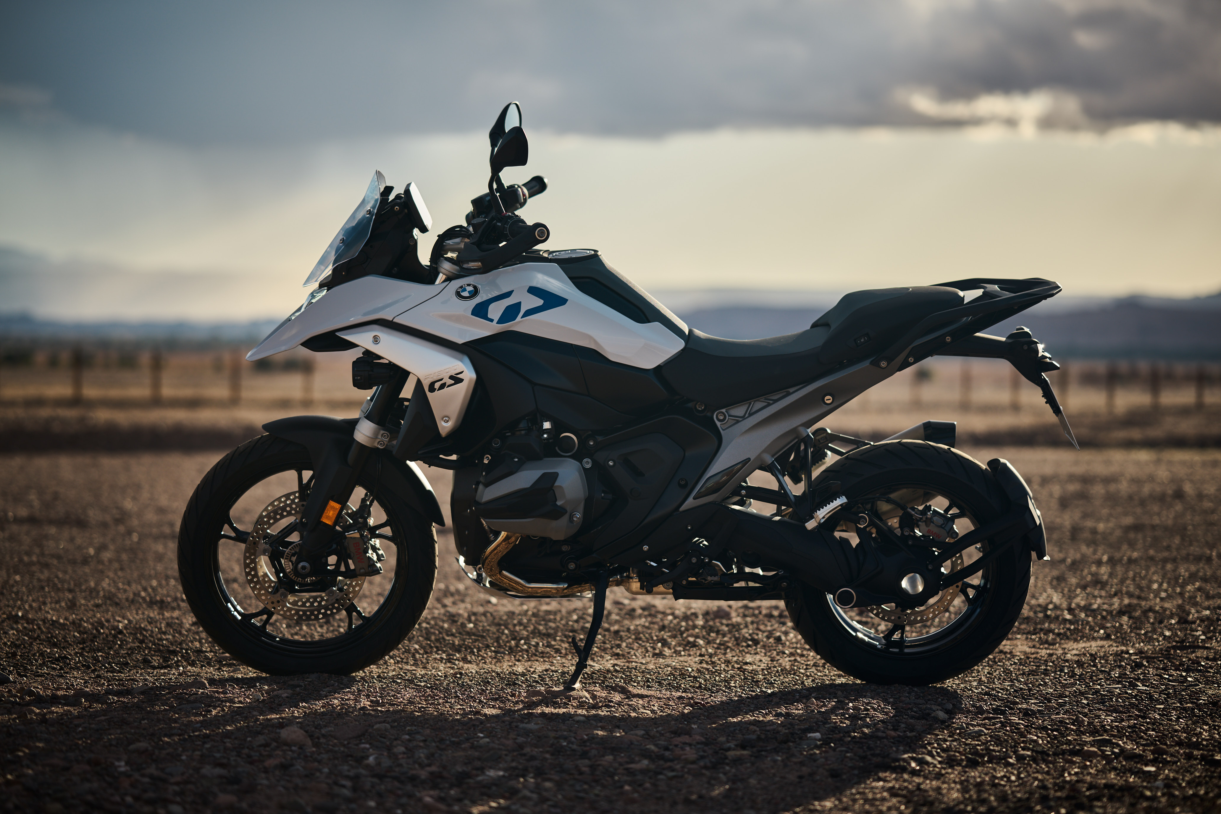 BMW R1300GS: A Stunning 4K Ultra HD Motorcycle Wallpaper