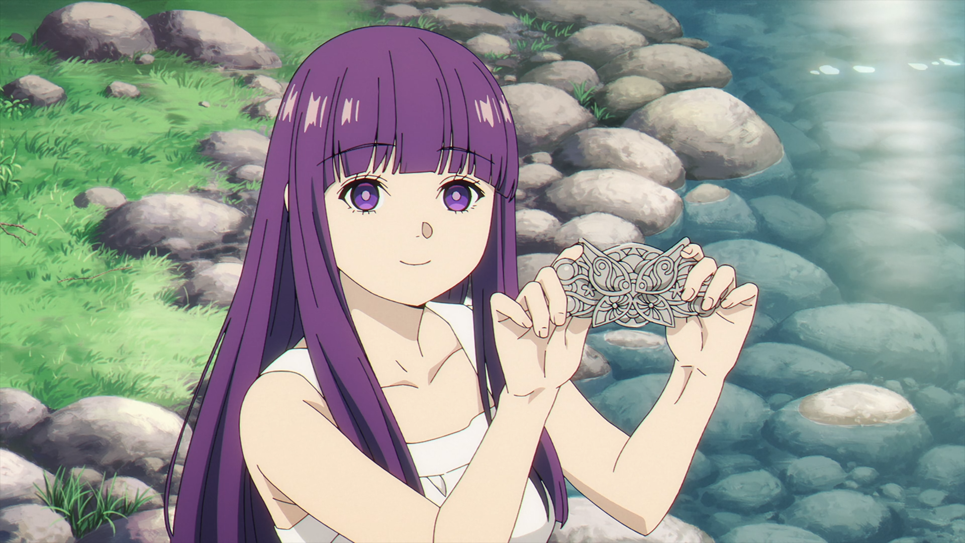 Fern's Quiet Smile — Frieren: Beyond Journey's End (HD Wallpaper)