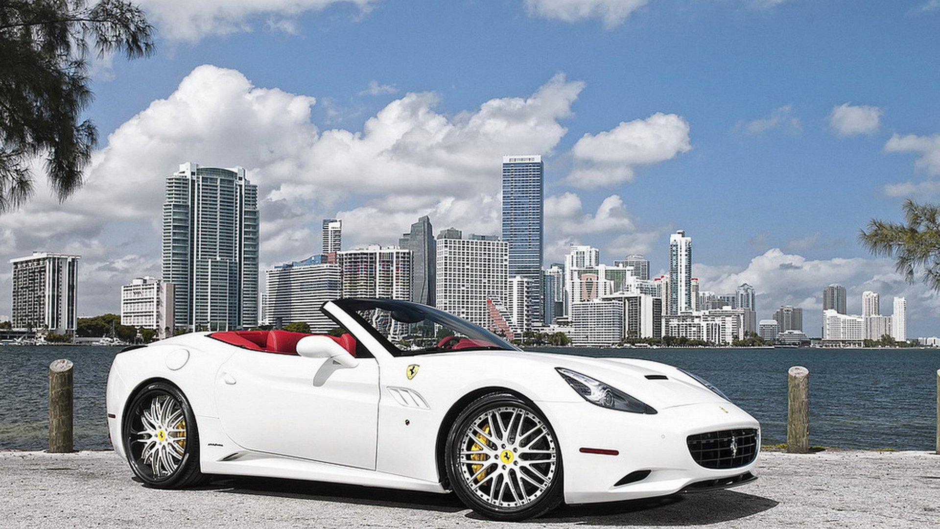 Download Vehicle Ferrari HD Wallpaper