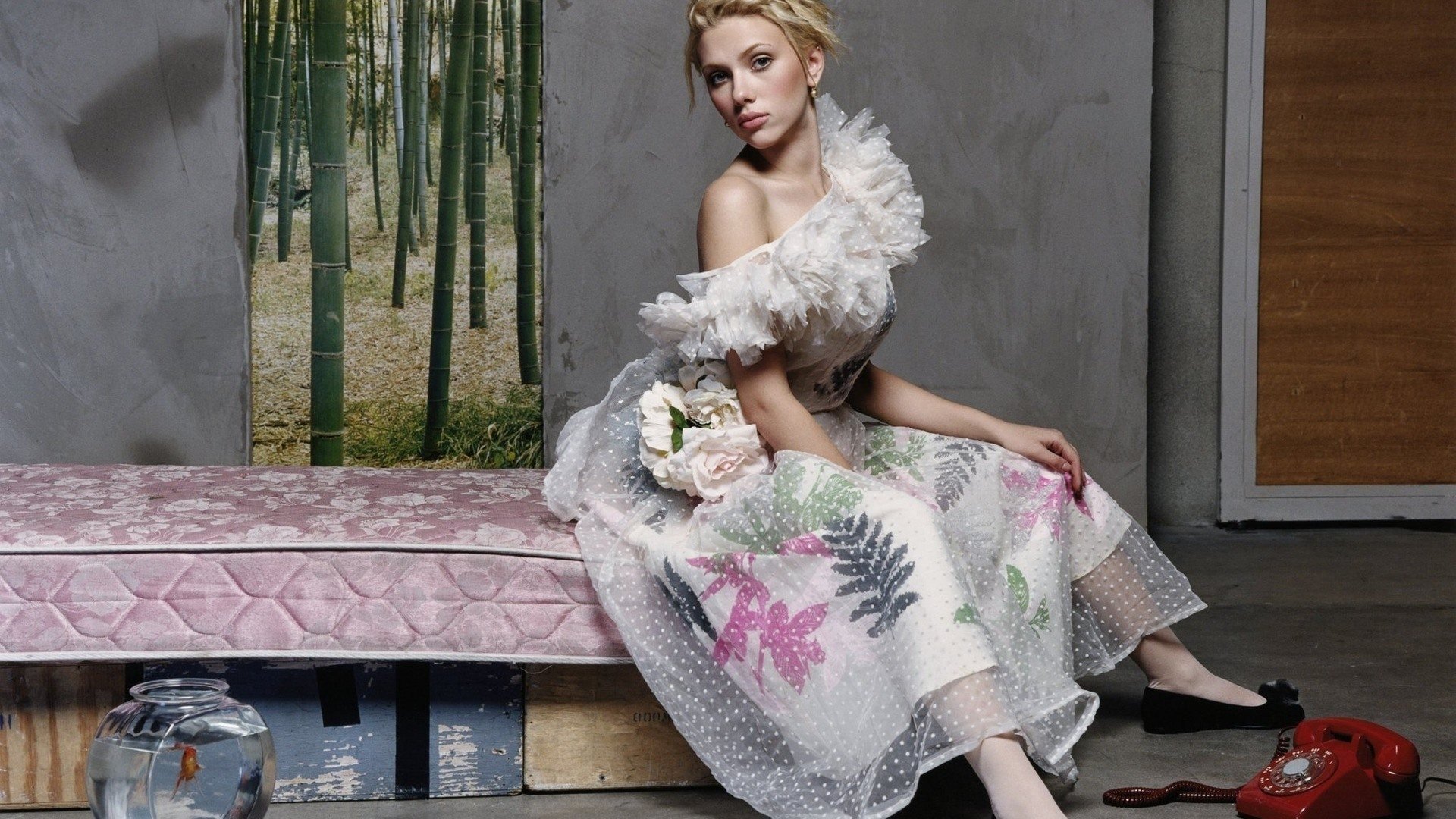Scarlett Johansson HD Wallpaper – Elegant Celebrity Style in Focus ...