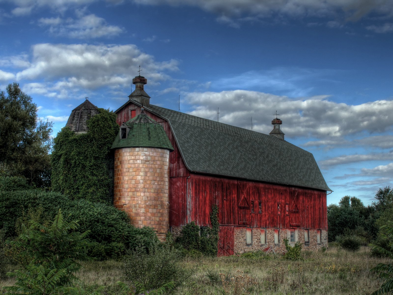 Download Man Made Barn Wallpaper