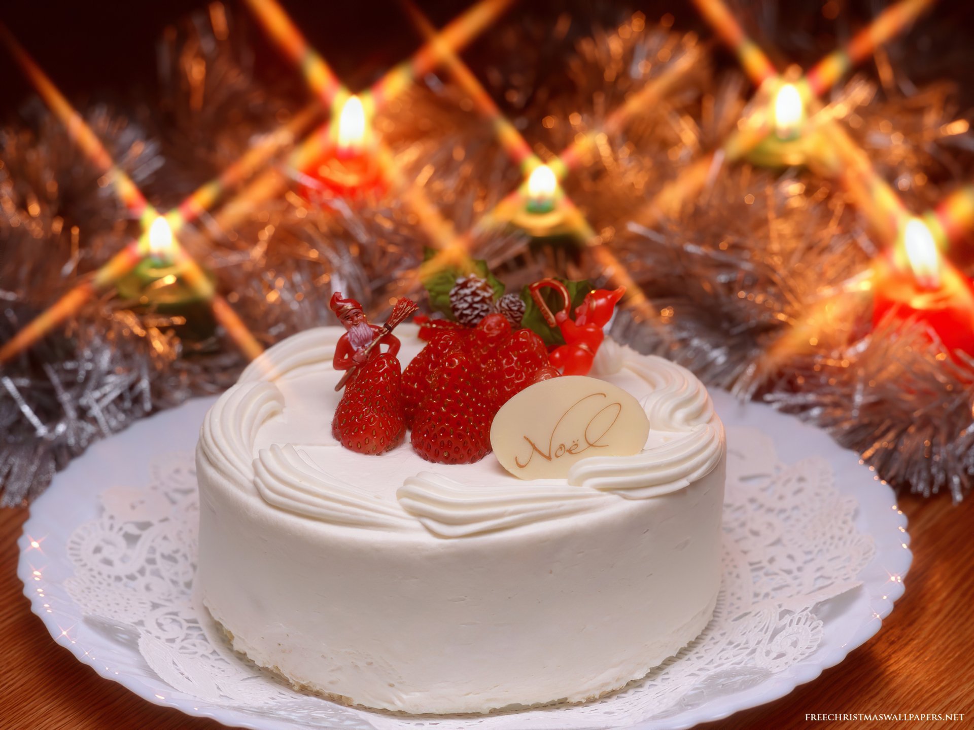 2K Quad HD Festive Strawberry Cream Cake Wallpaper