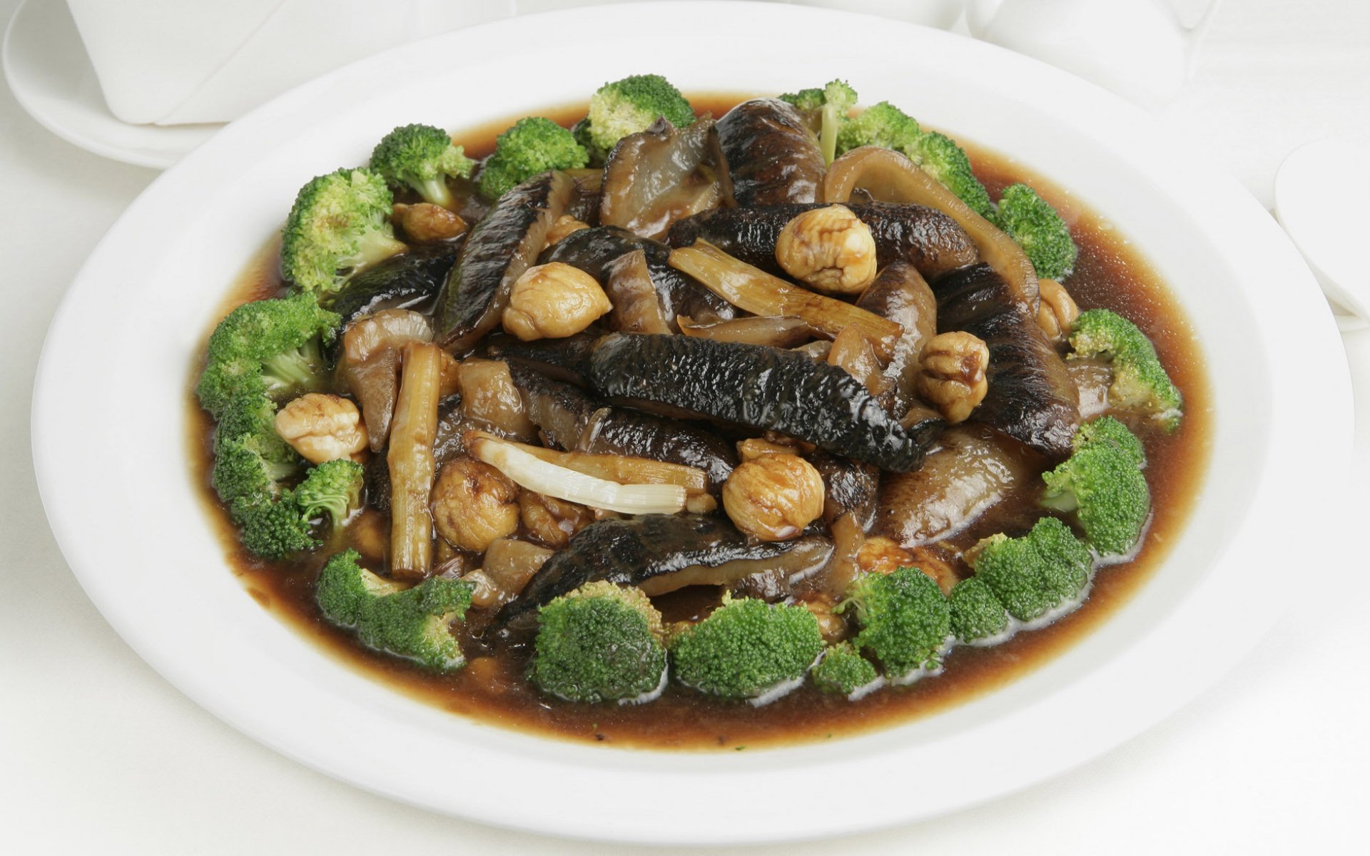 Delicious Chinese Mushroom & Broccoli Stir-Fry HD Wallpaper
