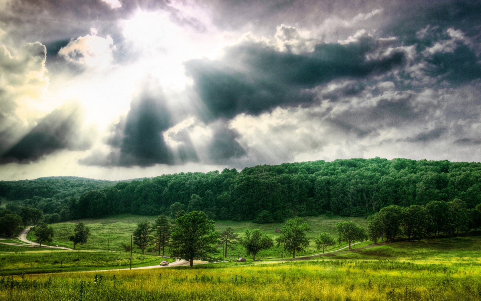 Breathtaking Nature Scenic HD Wallpaper: Sun Rays Over Lush Green Fields