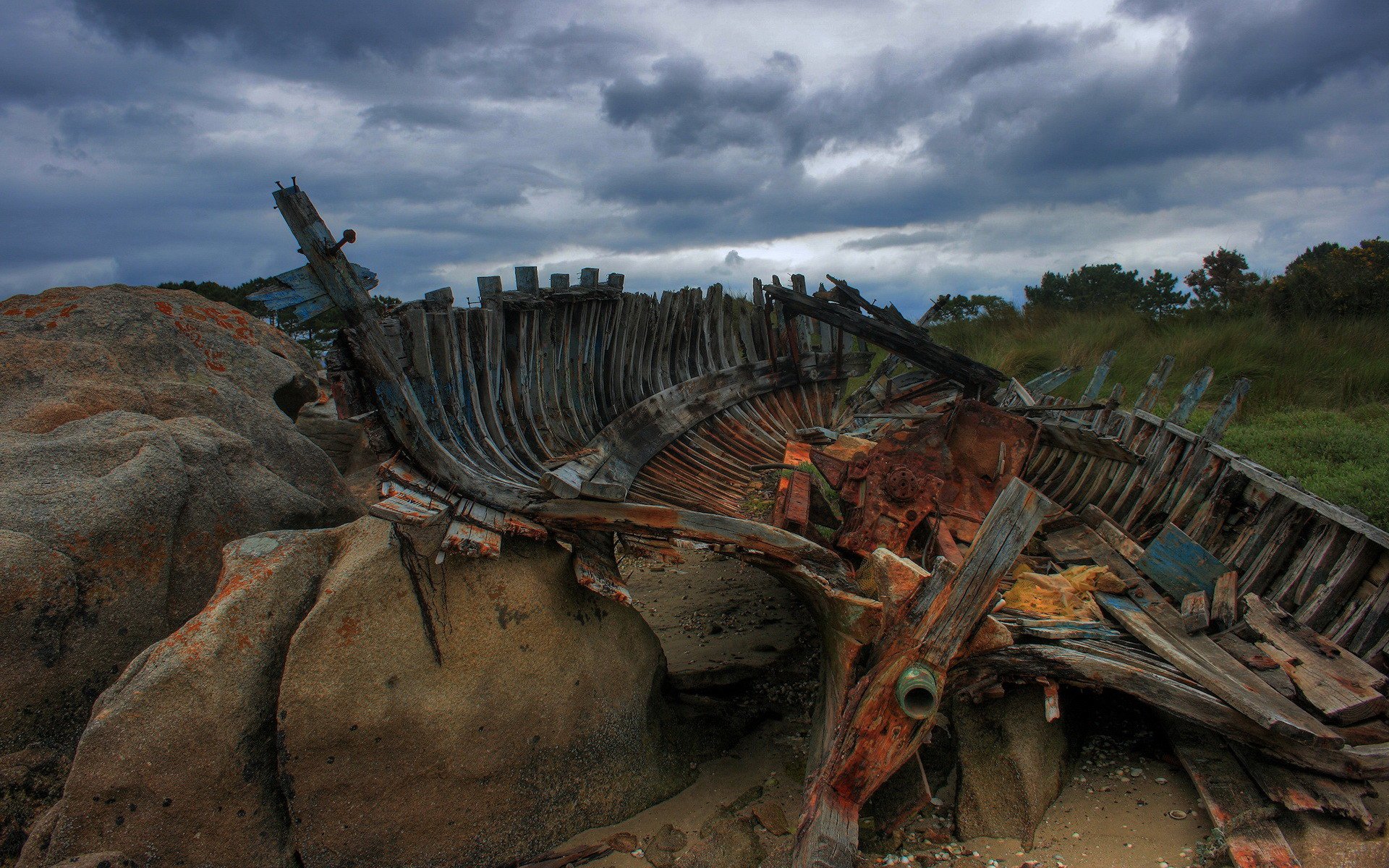 Download Vehicle Wreck HD Wallpaper