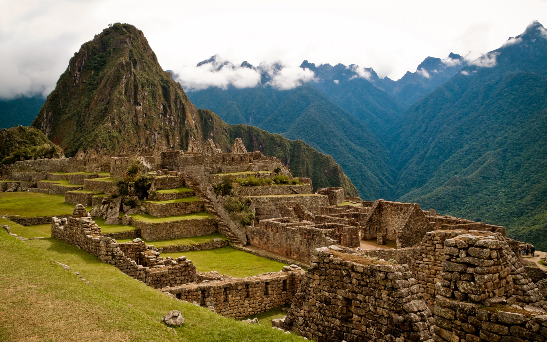 Stunning HD Wallpaper of Machu Picchu: Timeless Man-Made Wonder