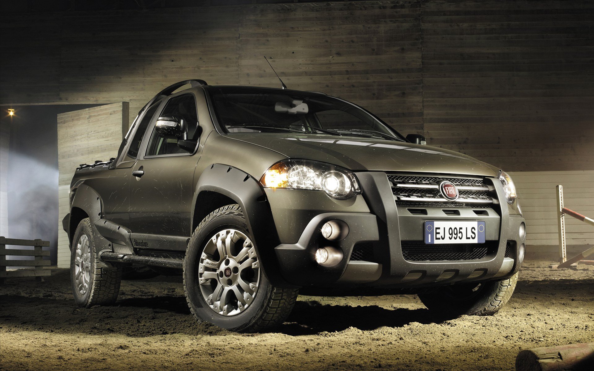 Download Vehicle Fiat Strada HD Wallpaper