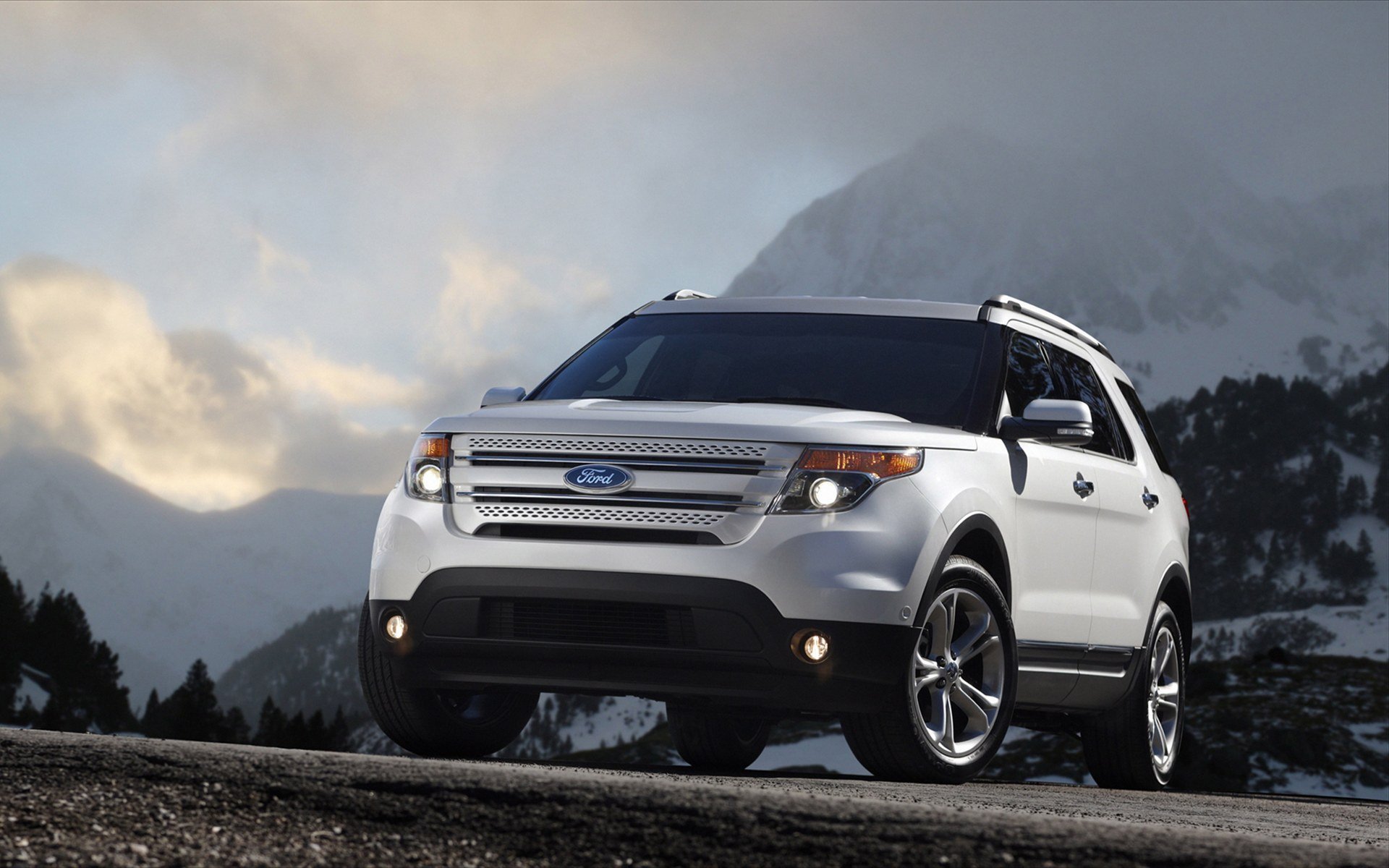 Download Vehicle Ford Explorer HD Wallpaper