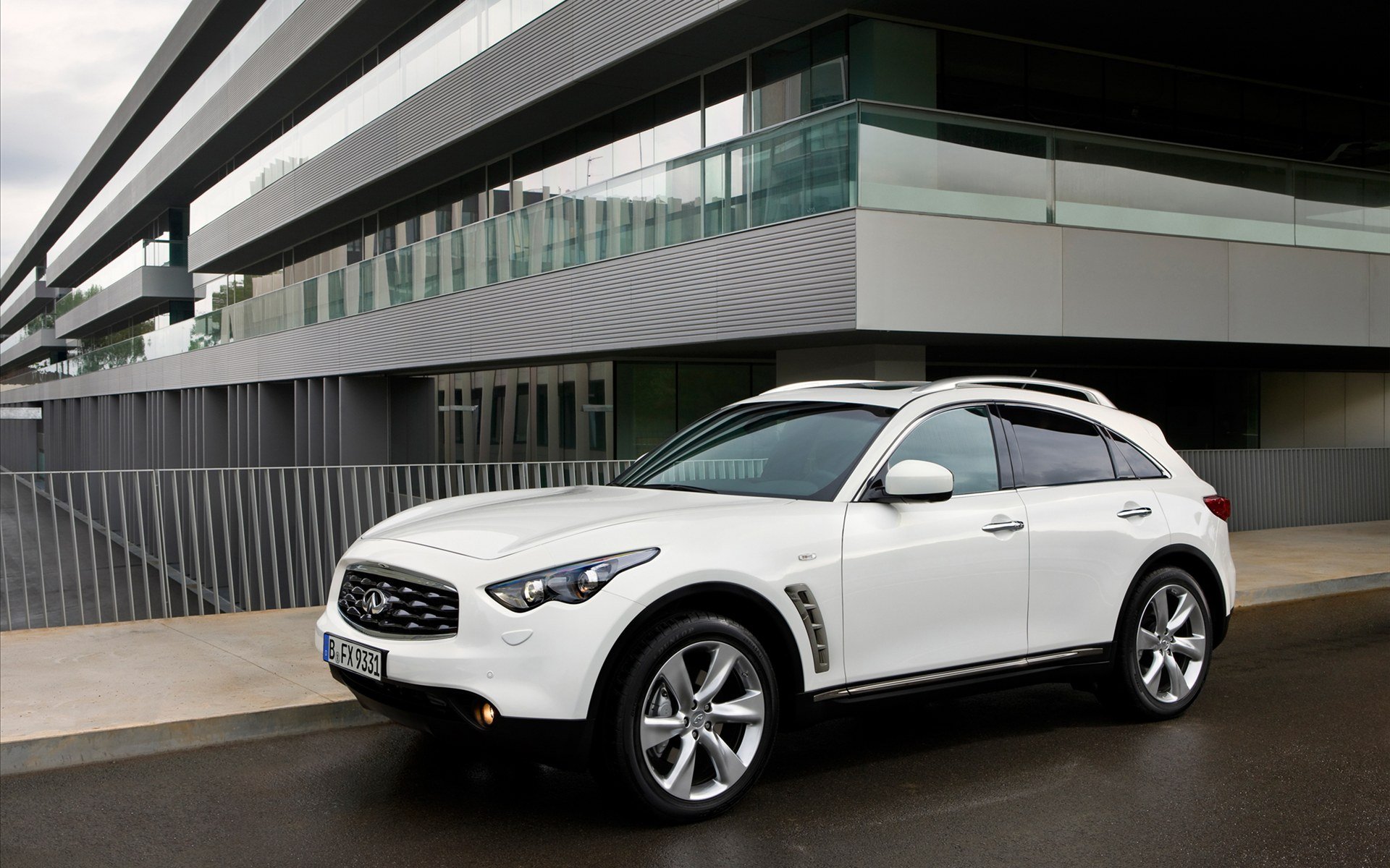 Download Vehicle Infiniti HD Wallpaper