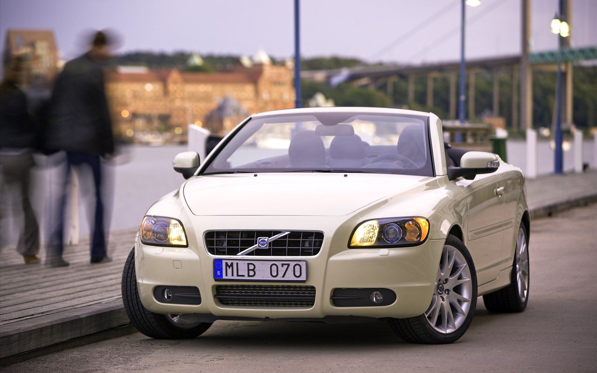 Download Vehicle Volvo HD Wallpaper