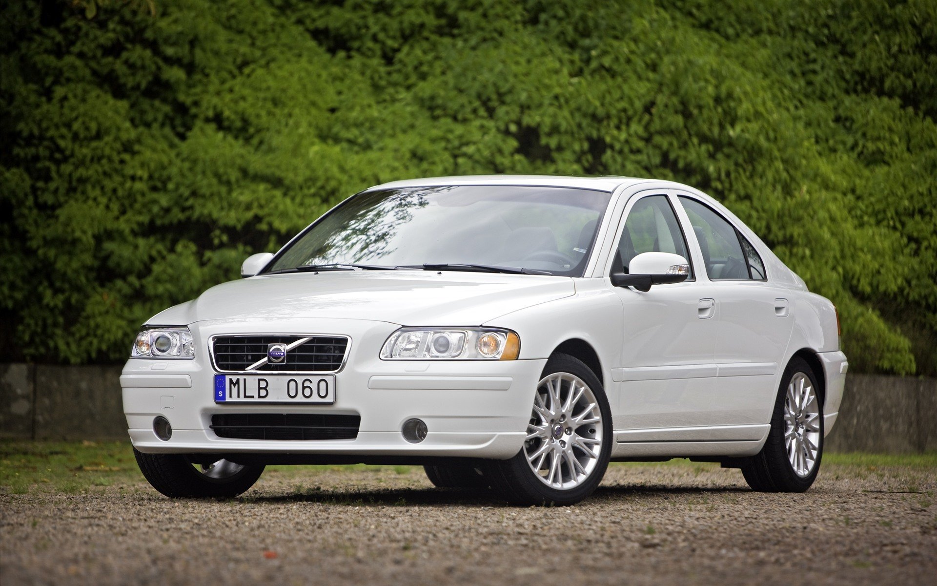 Download Vehicle Volvo HD Wallpaper | 1920x1200 | Wallpaper Abyss